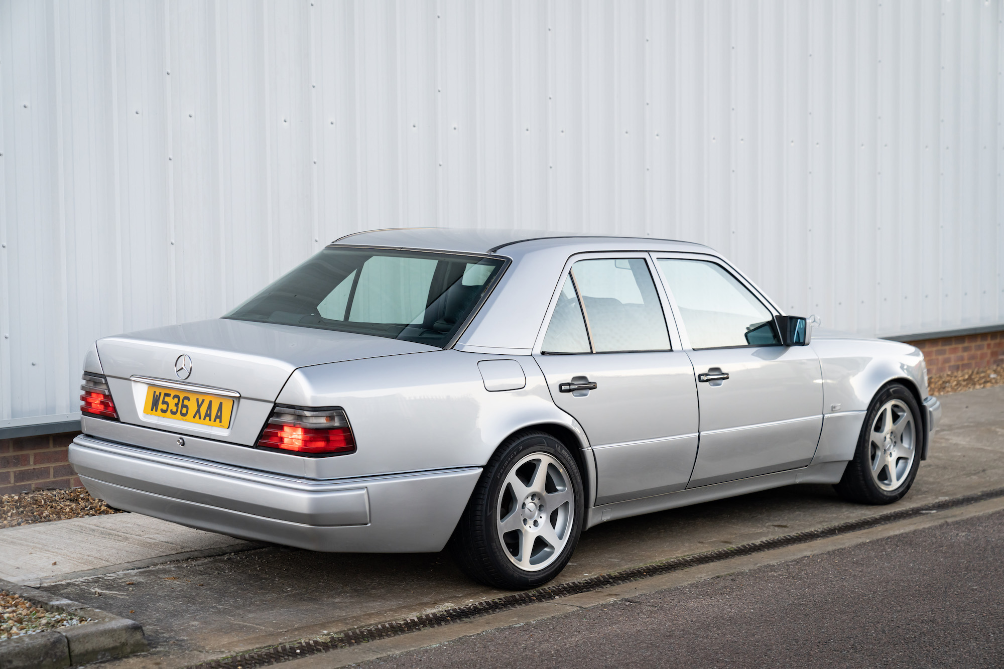 1992 MERCEDES-BENZ (W124) 500E