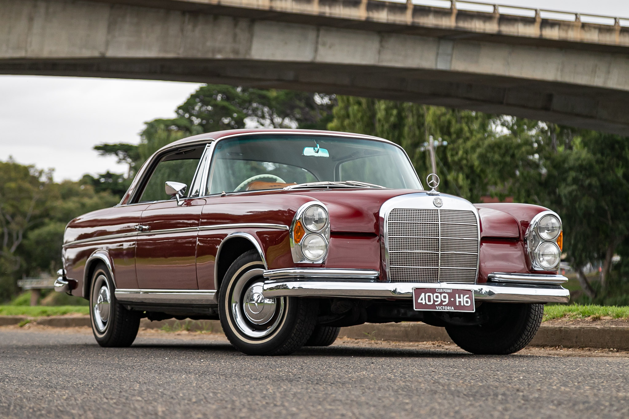 1967 MERCEDES-BENZ (W112) 300SE COUPE