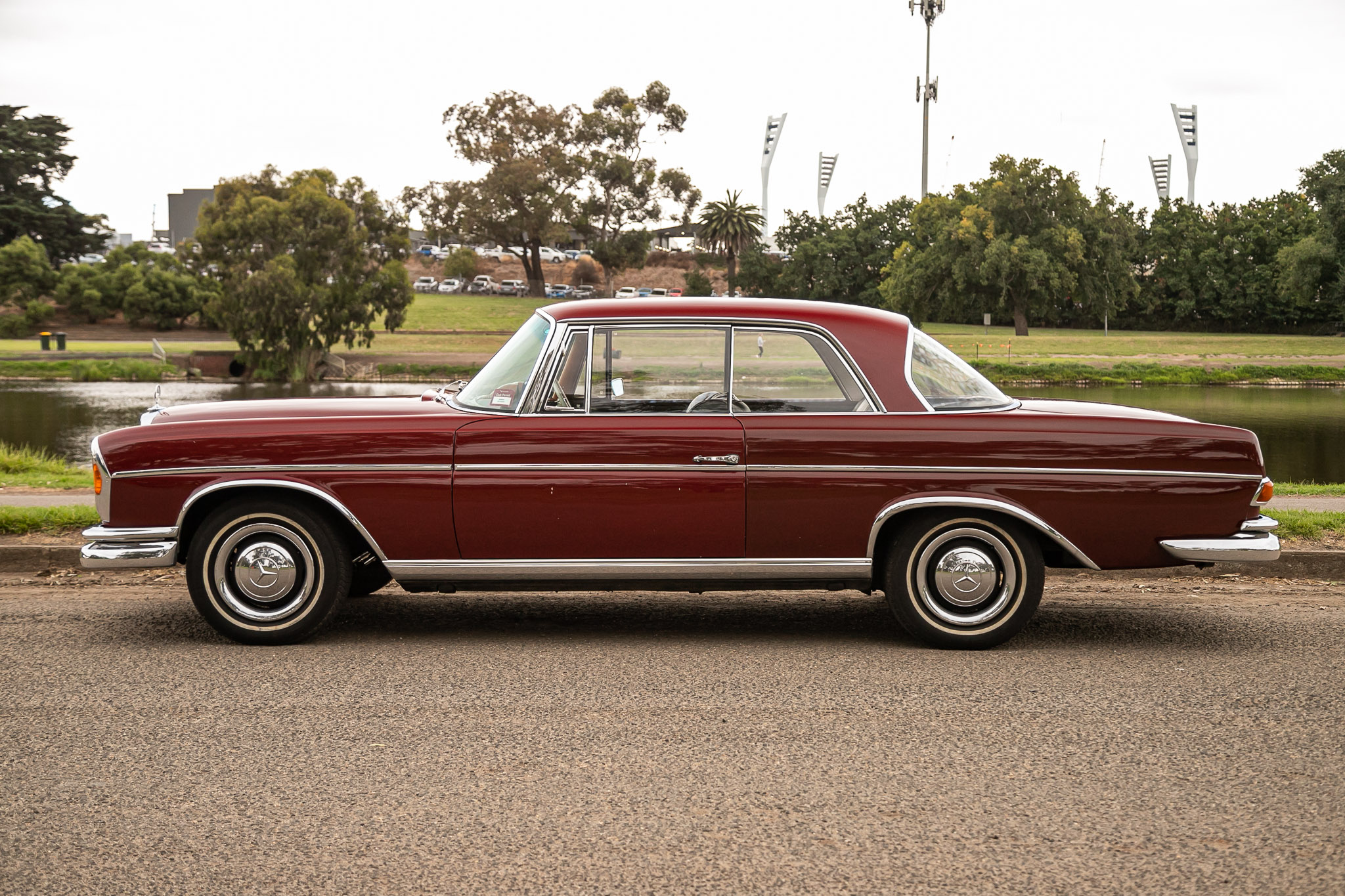 1967 MERCEDES-BENZ (W112) 300SE COUPE