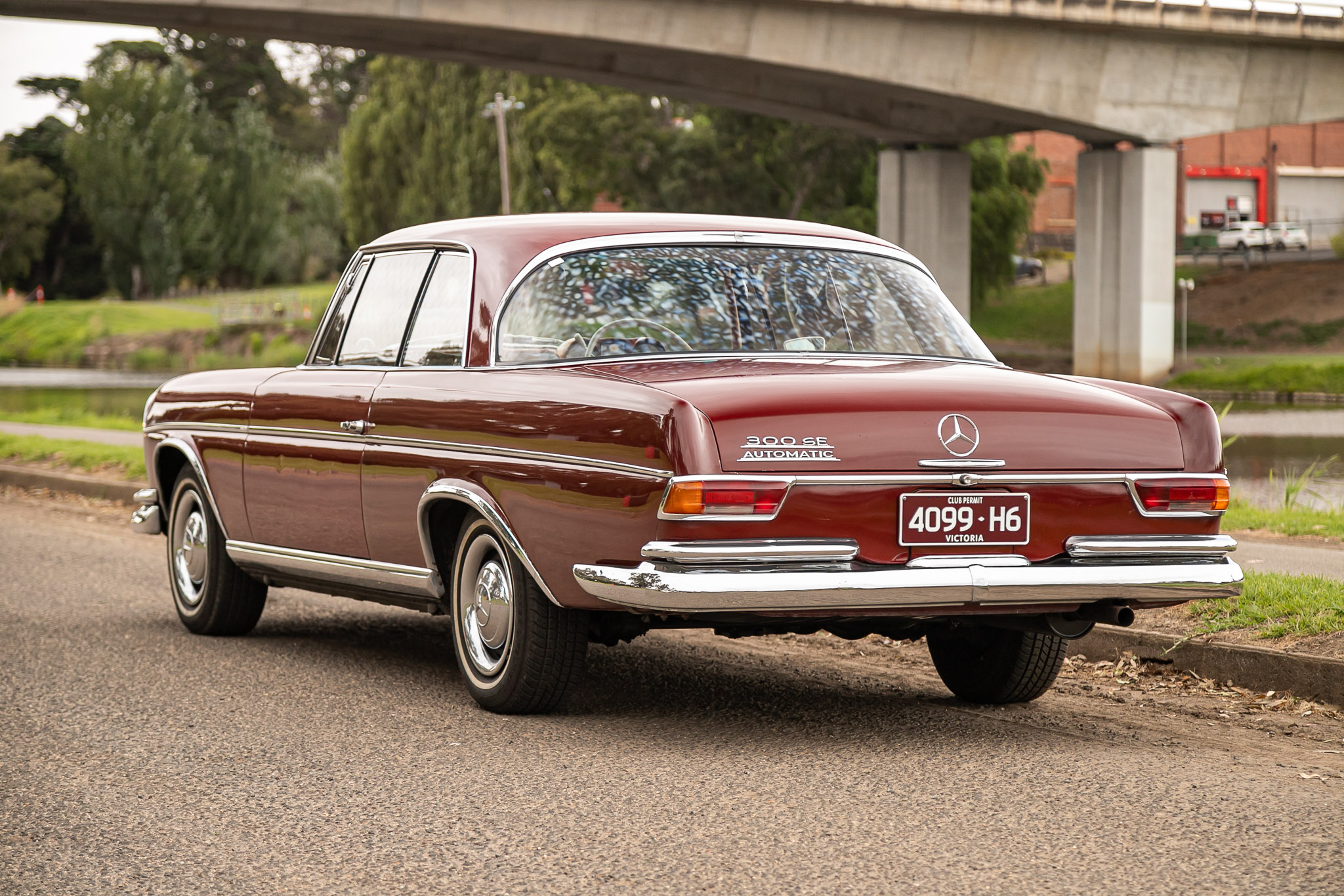 1967 MERCEDES-BENZ (W112) 300SE COUPE