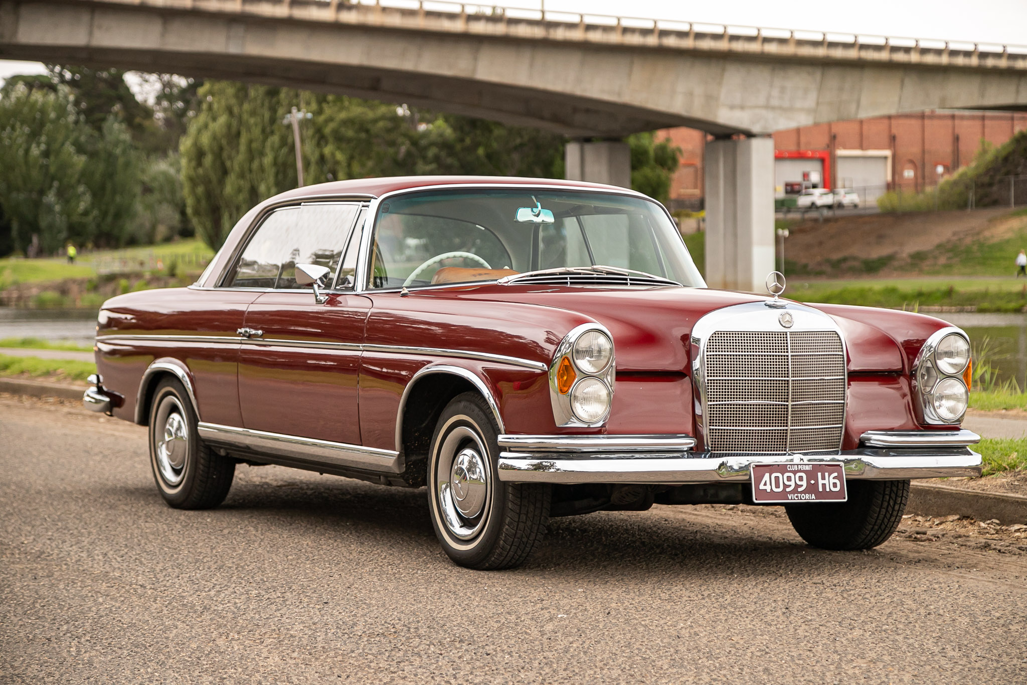 1967 MERCEDES-BENZ (W112) 300SE COUPE