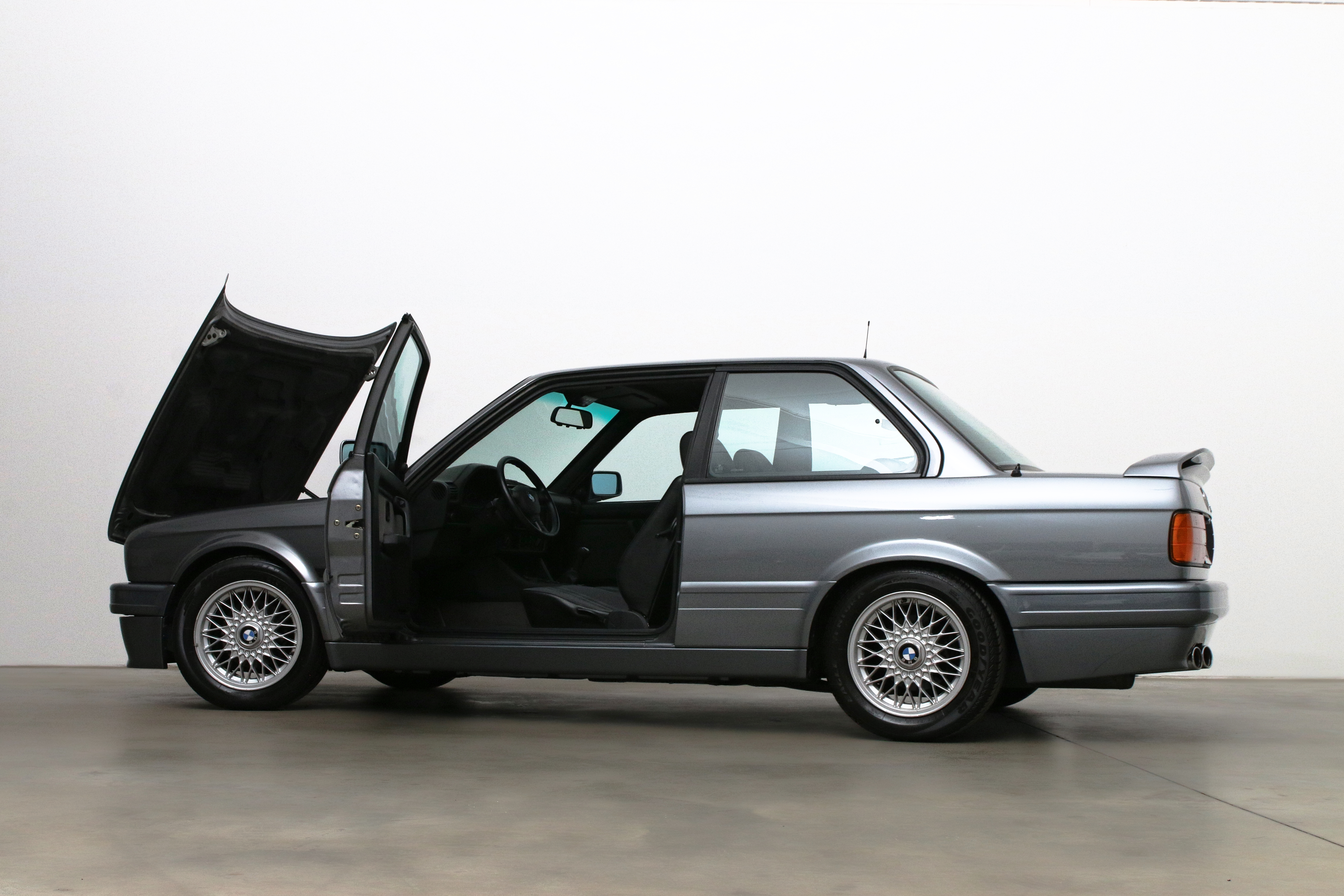 1990 BMW (E30) 320IS