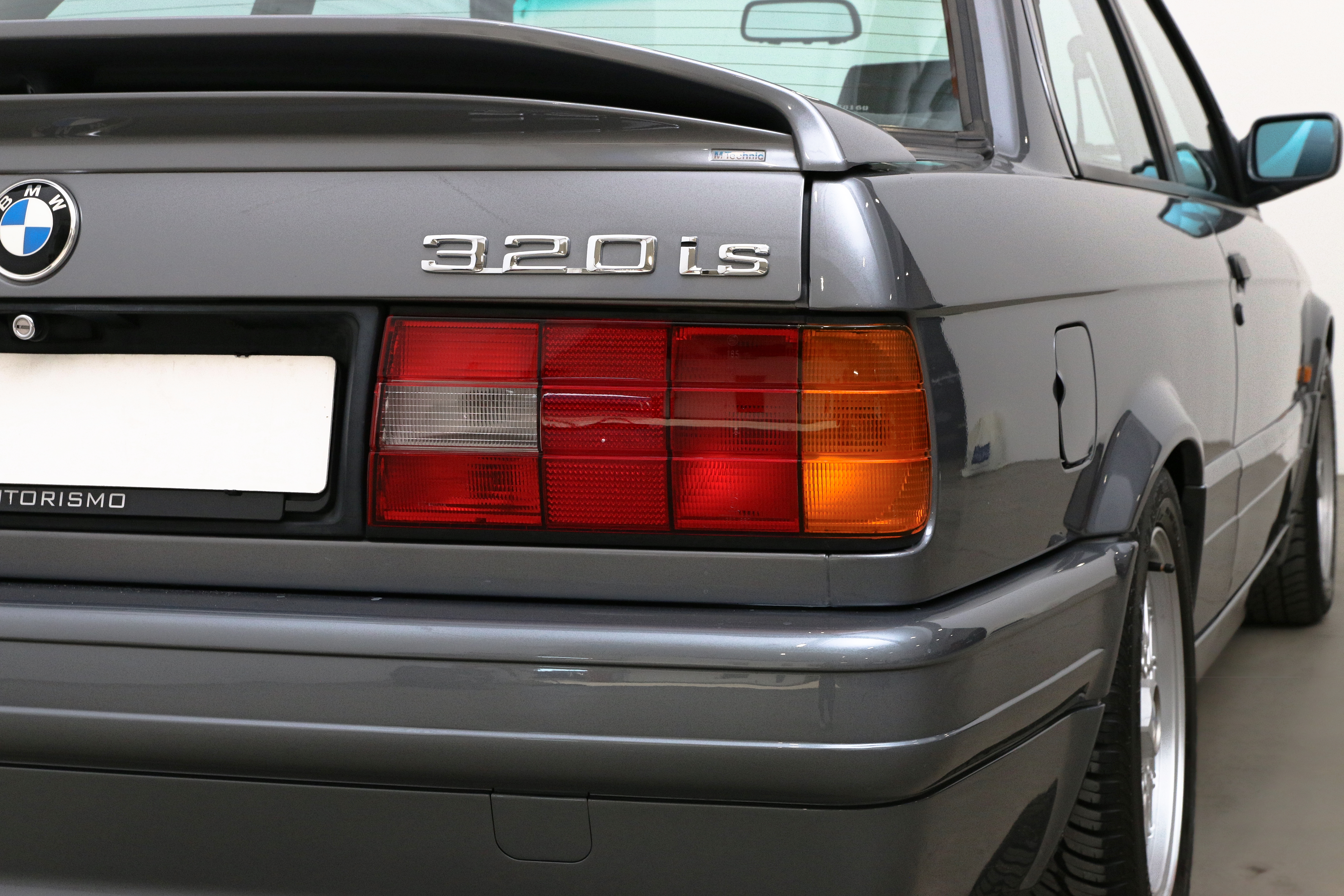 1990 BMW (E30) 320IS