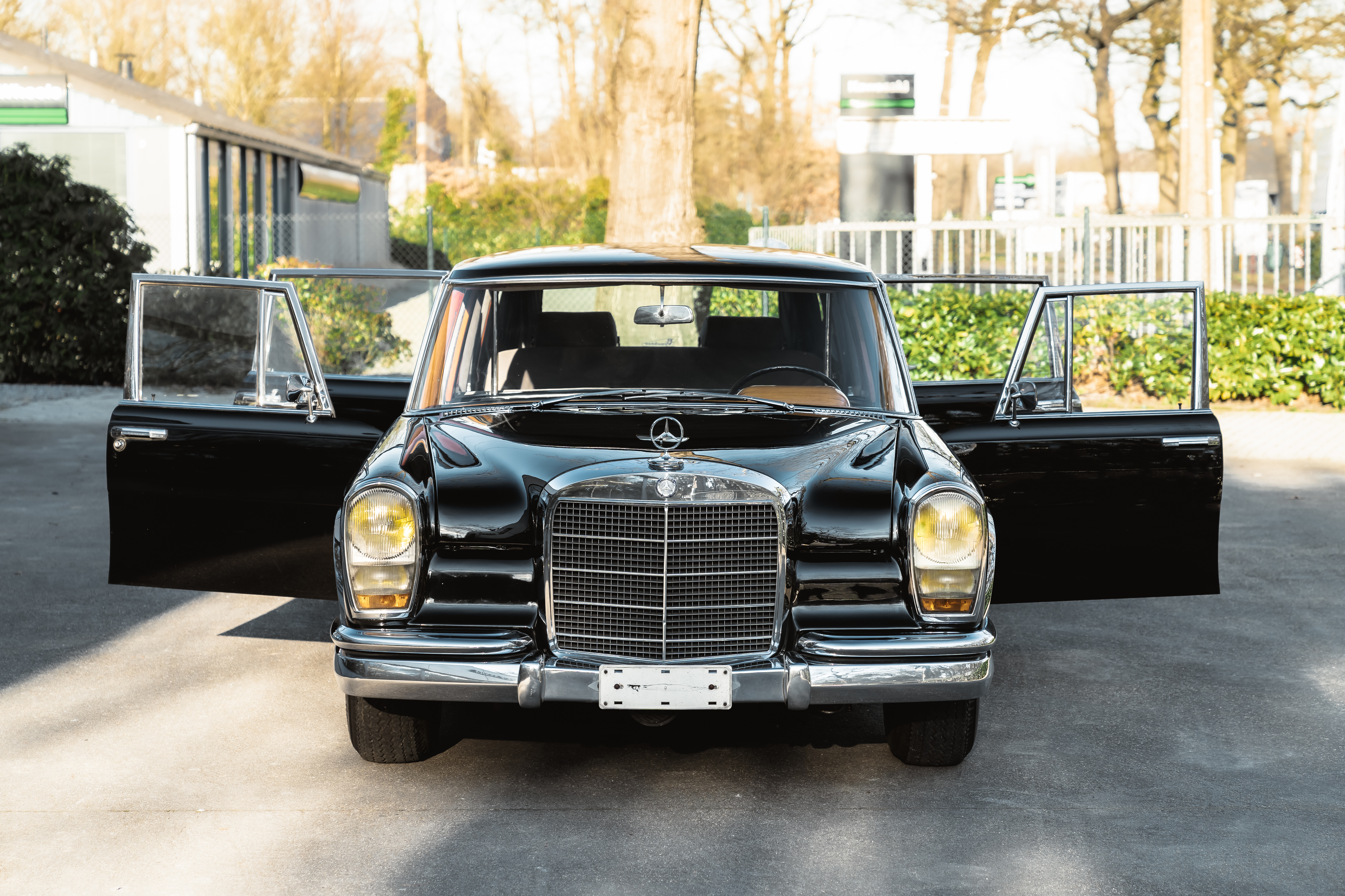 1964 MERCEDES-BENZ (W100) 600 PULLMAN