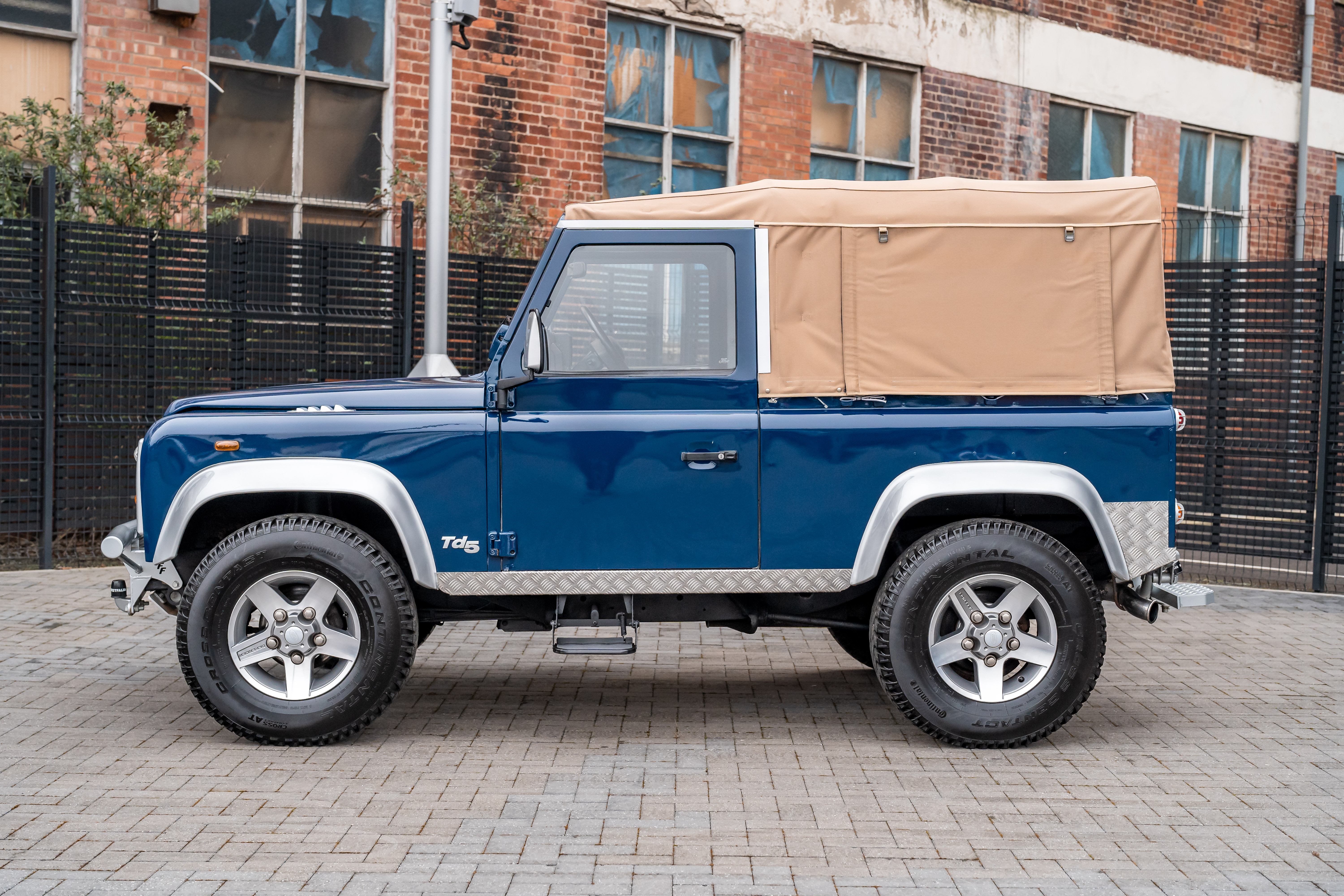 2002 LAND ROVER DEFENDER 90 TD5 PICK UP