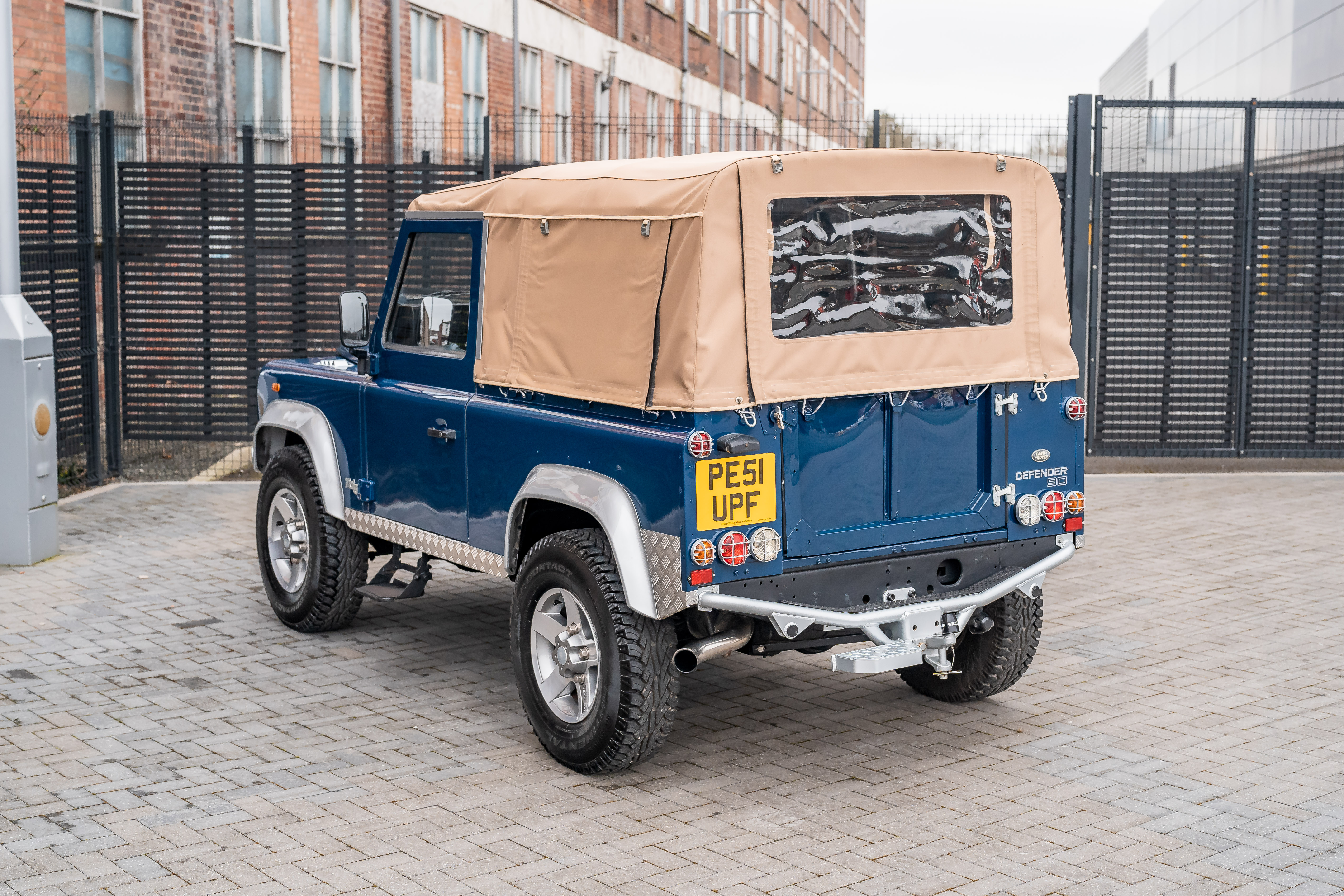 2002 LAND ROVER DEFENDER 90 TD5 PICK UP