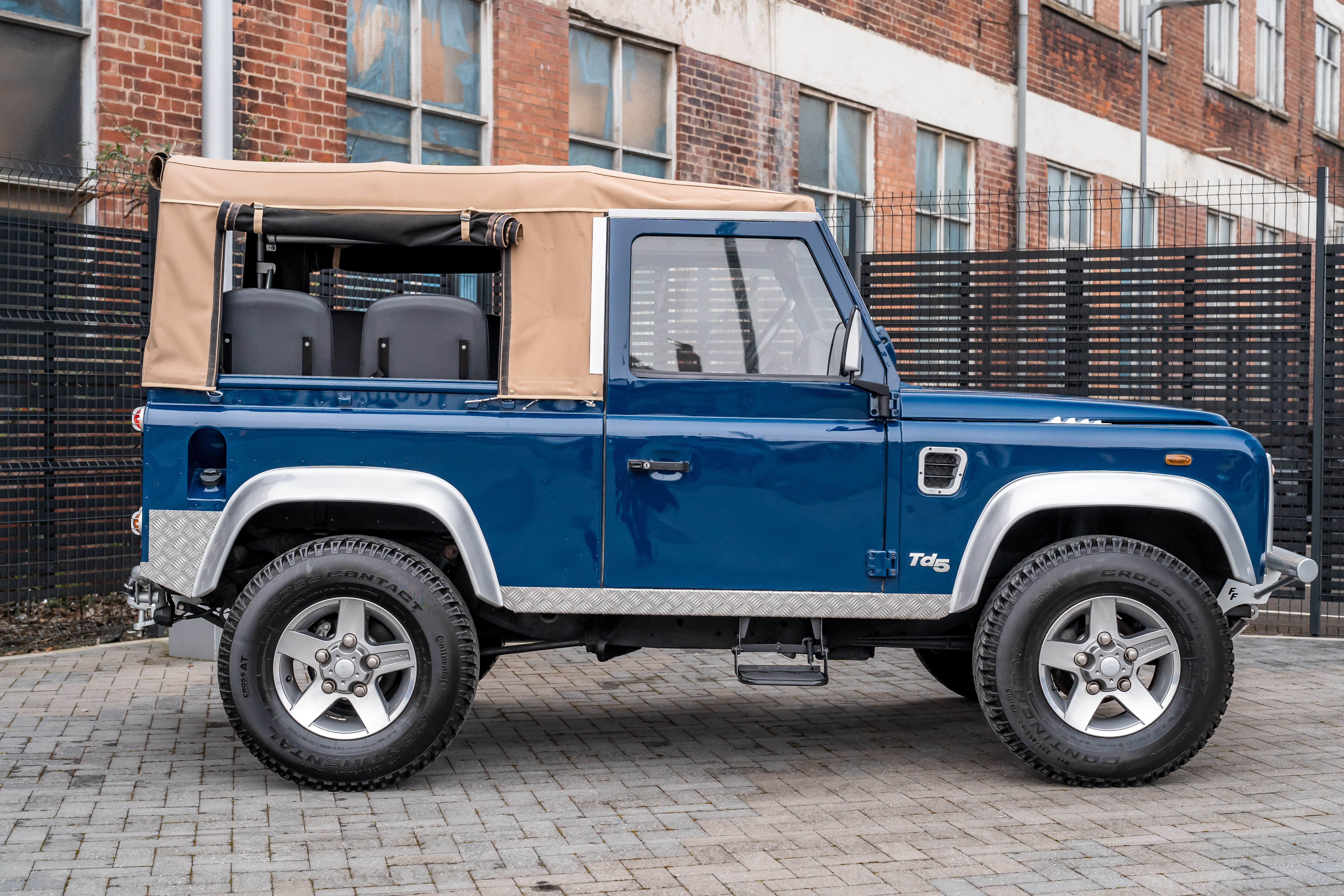 2002 LAND ROVER DEFENDER 90 TD5 PICK UP