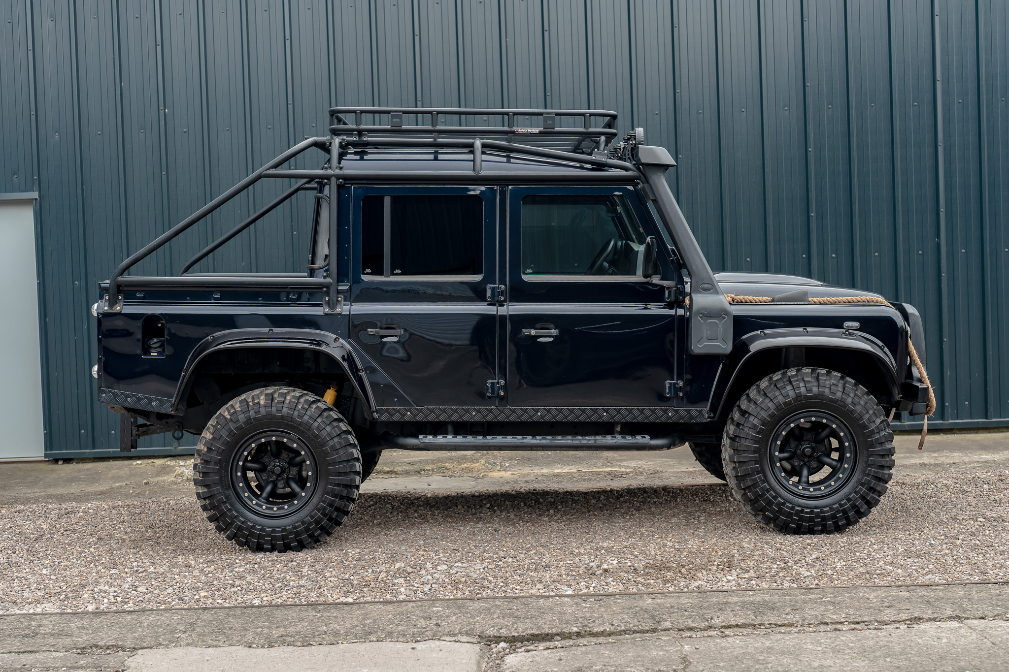 2011 LAND ROVER DEFENDER 110 XS - SPECTRE EVOCATION