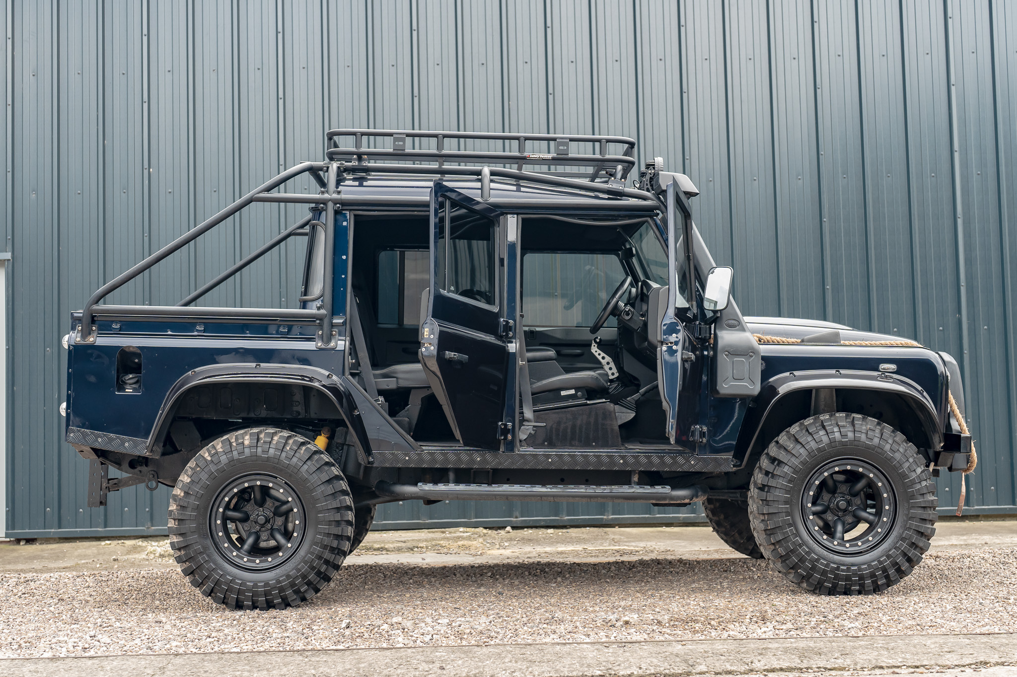 2011 LAND ROVER DEFENDER 110 XS - SPECTRE EVOCATION