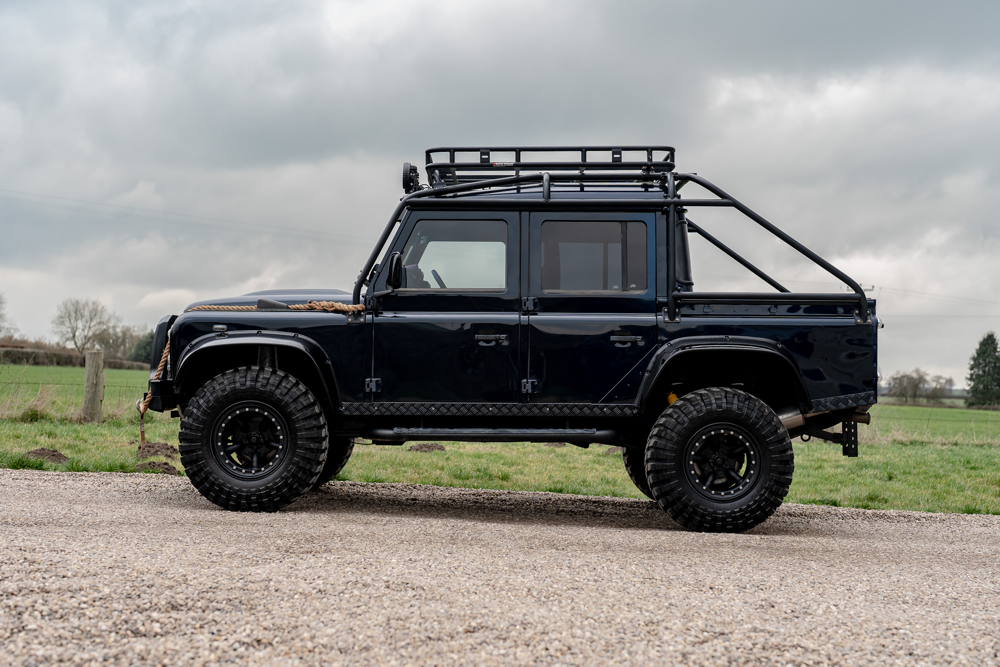 2011 LAND ROVER DEFENDER 110 XS - SPECTRE EVOCATION