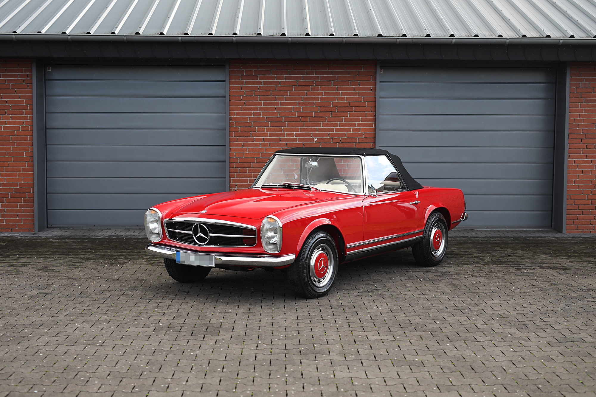 1967 MERCEDES-BENZ 250 SL PAGODA