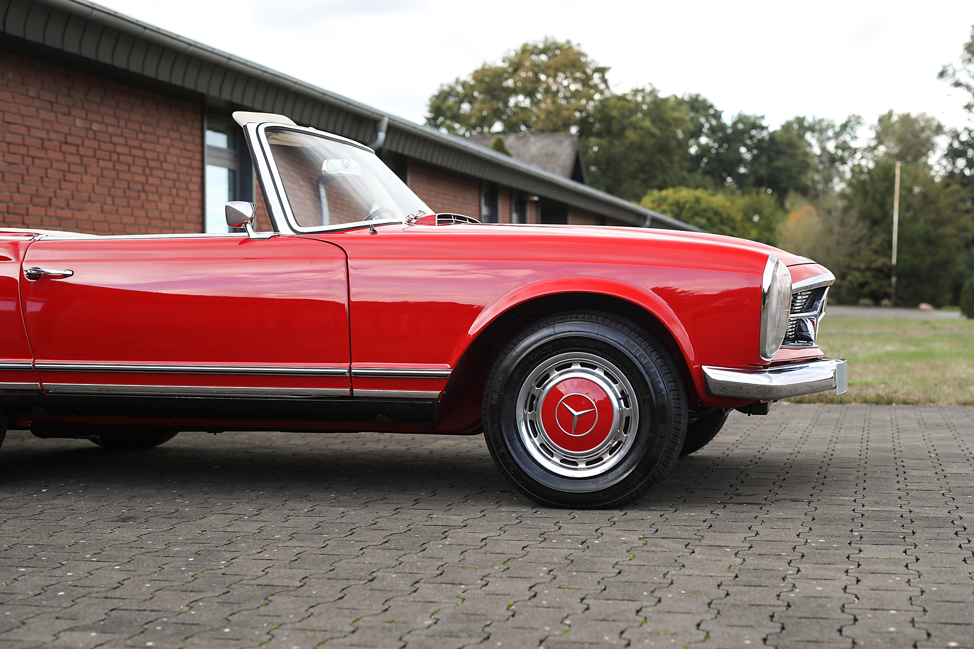 1967 MERCEDES-BENZ 250 SL PAGODA