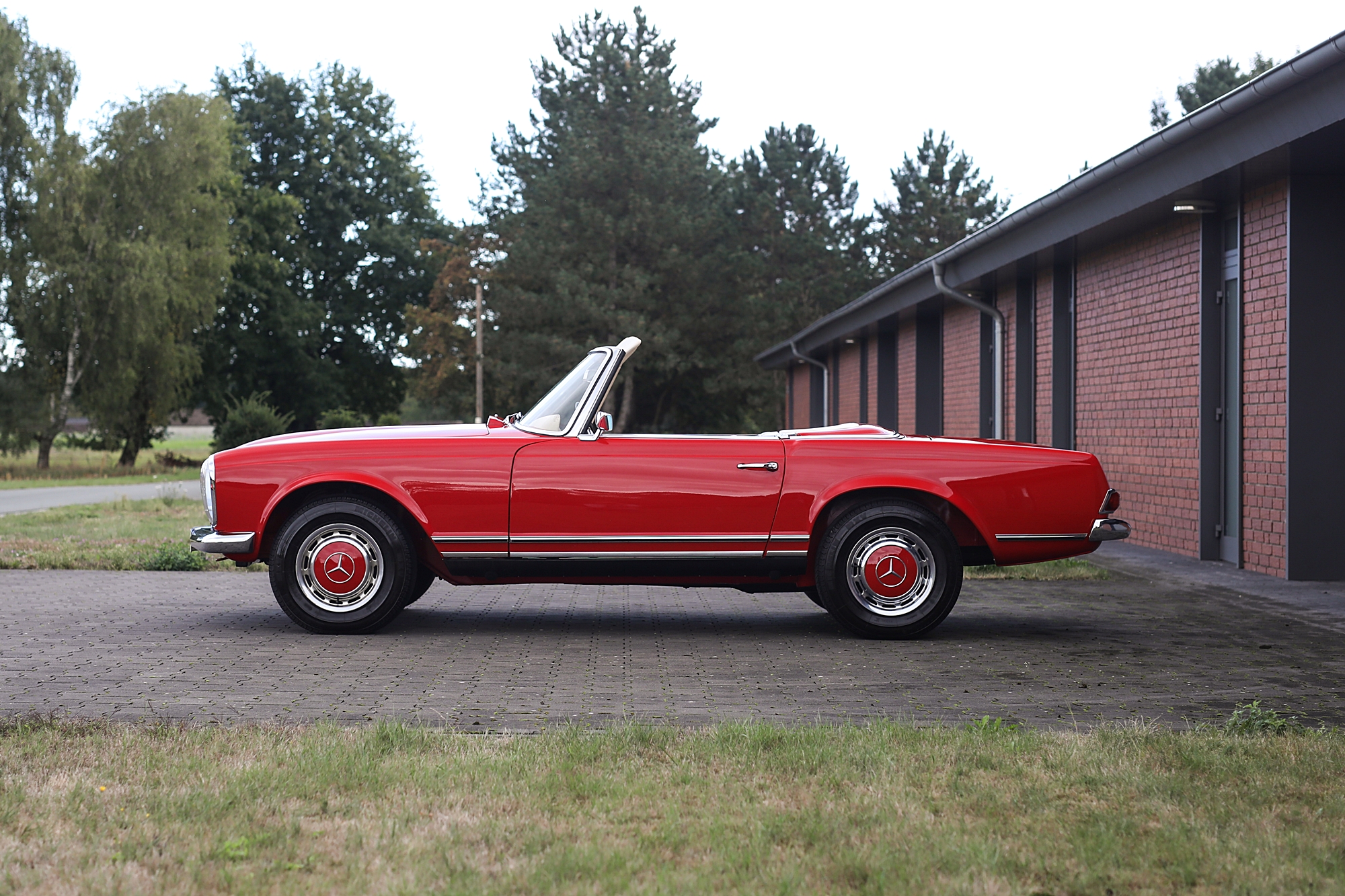 1967 MERCEDES-BENZ 250 SL PAGODA