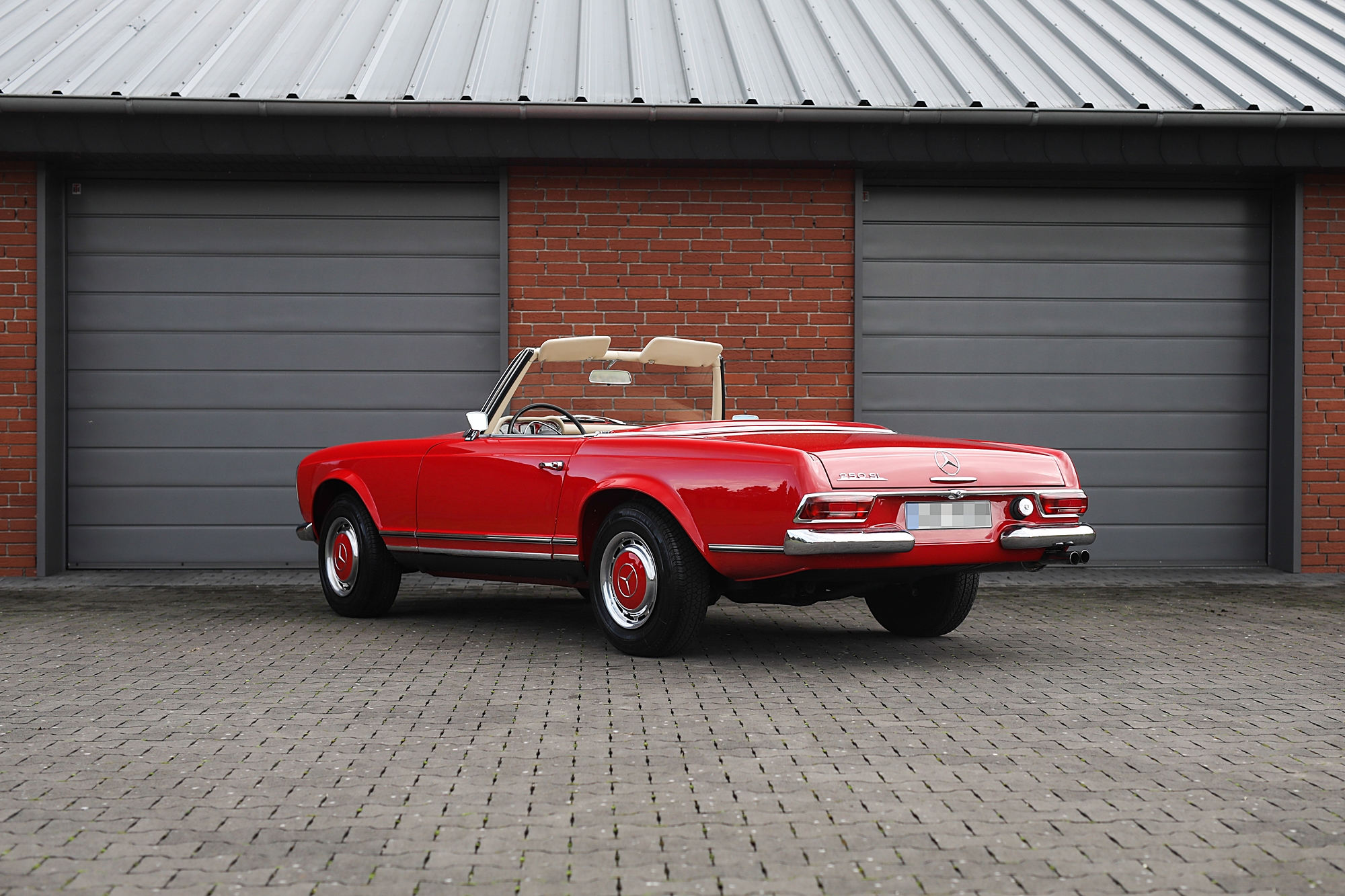 1967 MERCEDES-BENZ 250 SL PAGODA