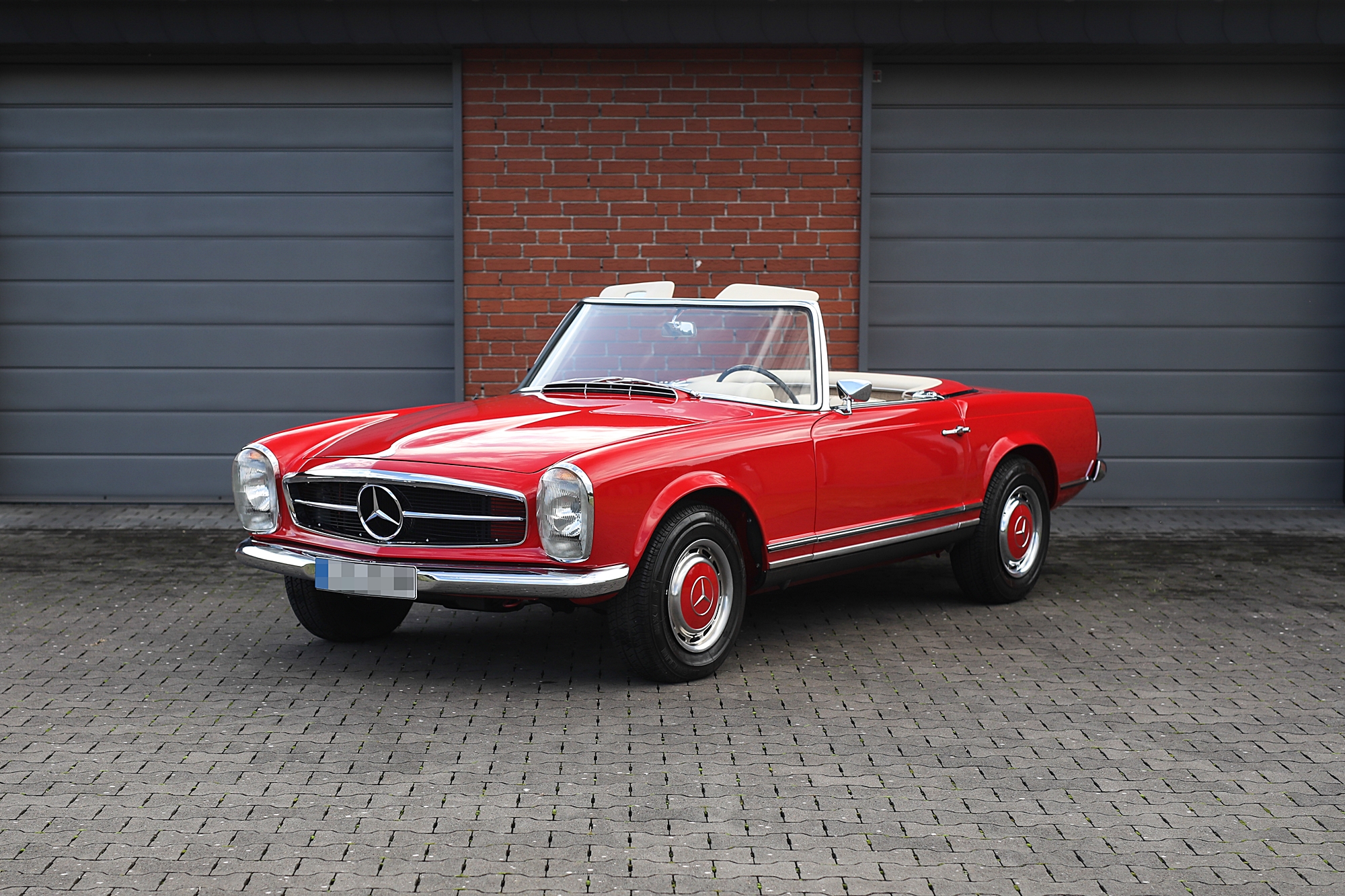 1967 MERCEDES-BENZ 250 SL PAGODA