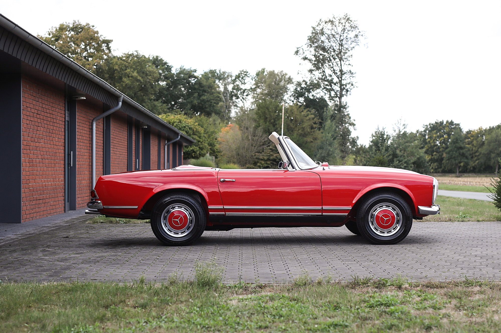 1967 MERCEDES-BENZ 250 SL PAGODA