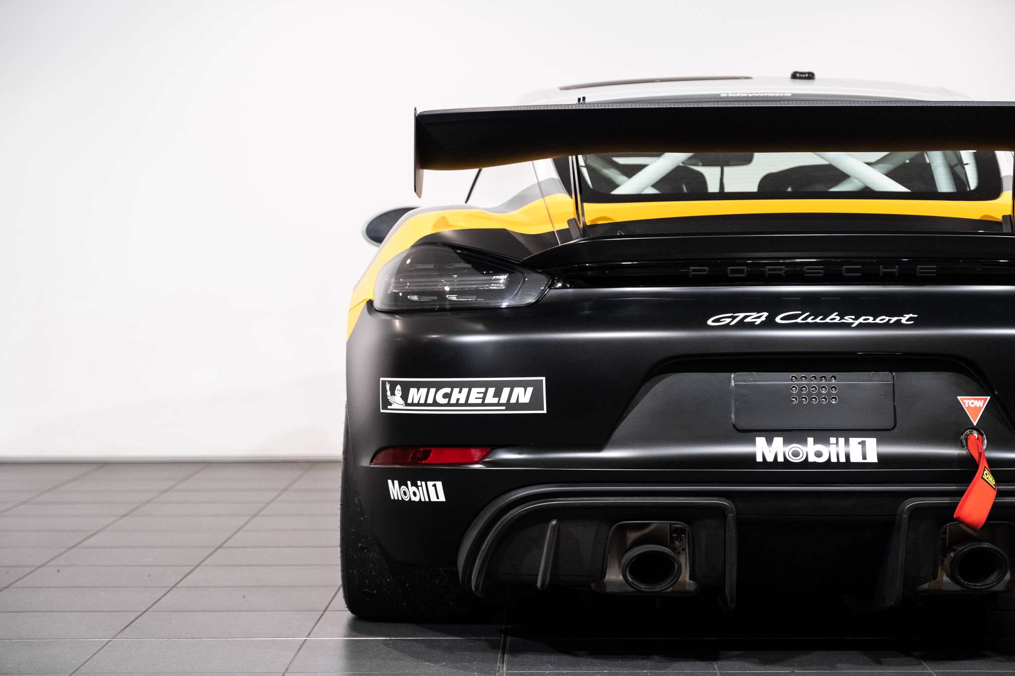 2019 PORSCHE 718 CAYMAN GT4 CLUBSPORT RACE CAR