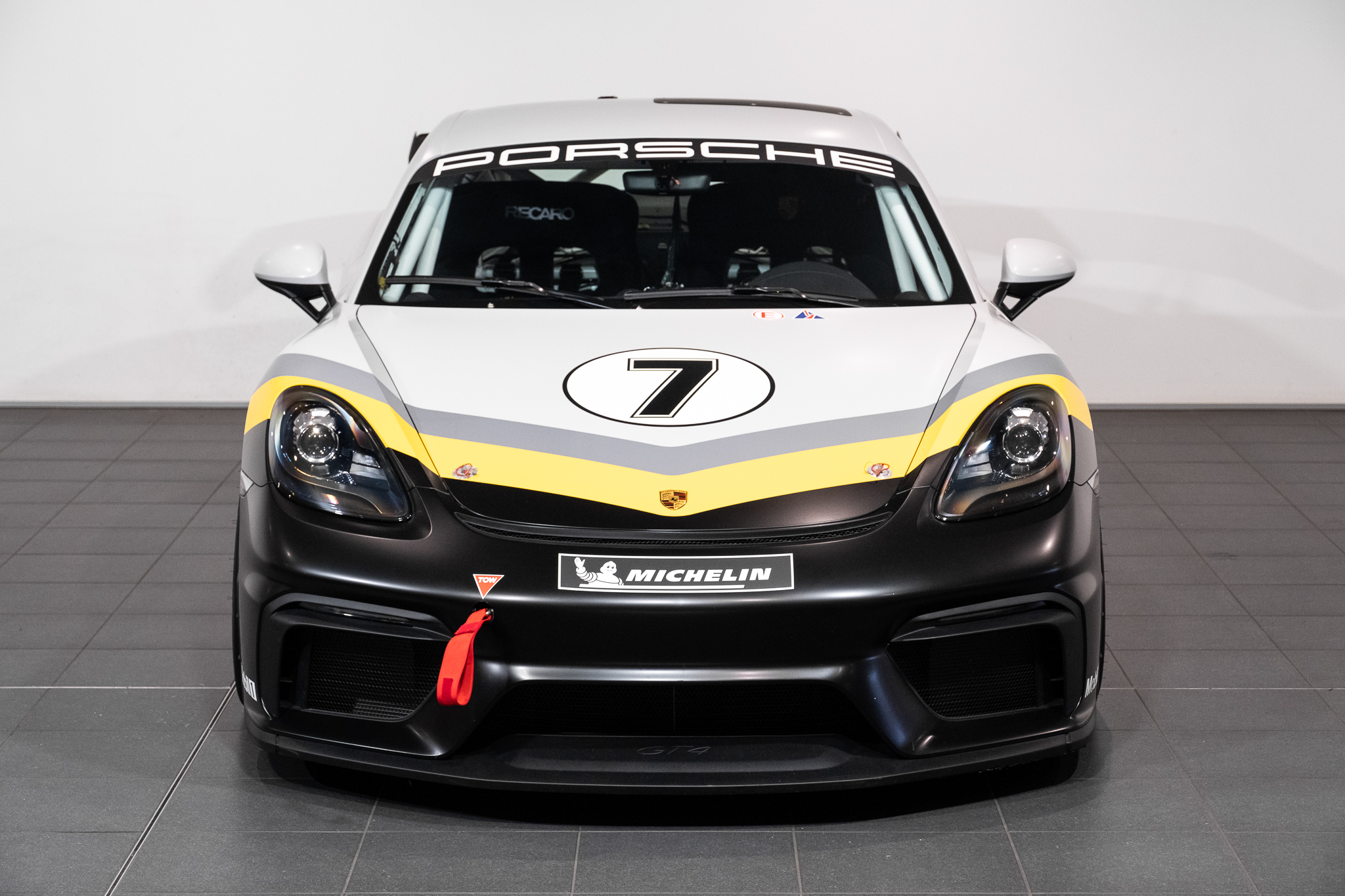 2019 PORSCHE 718 CAYMAN GT4 CLUBSPORT RACE CAR