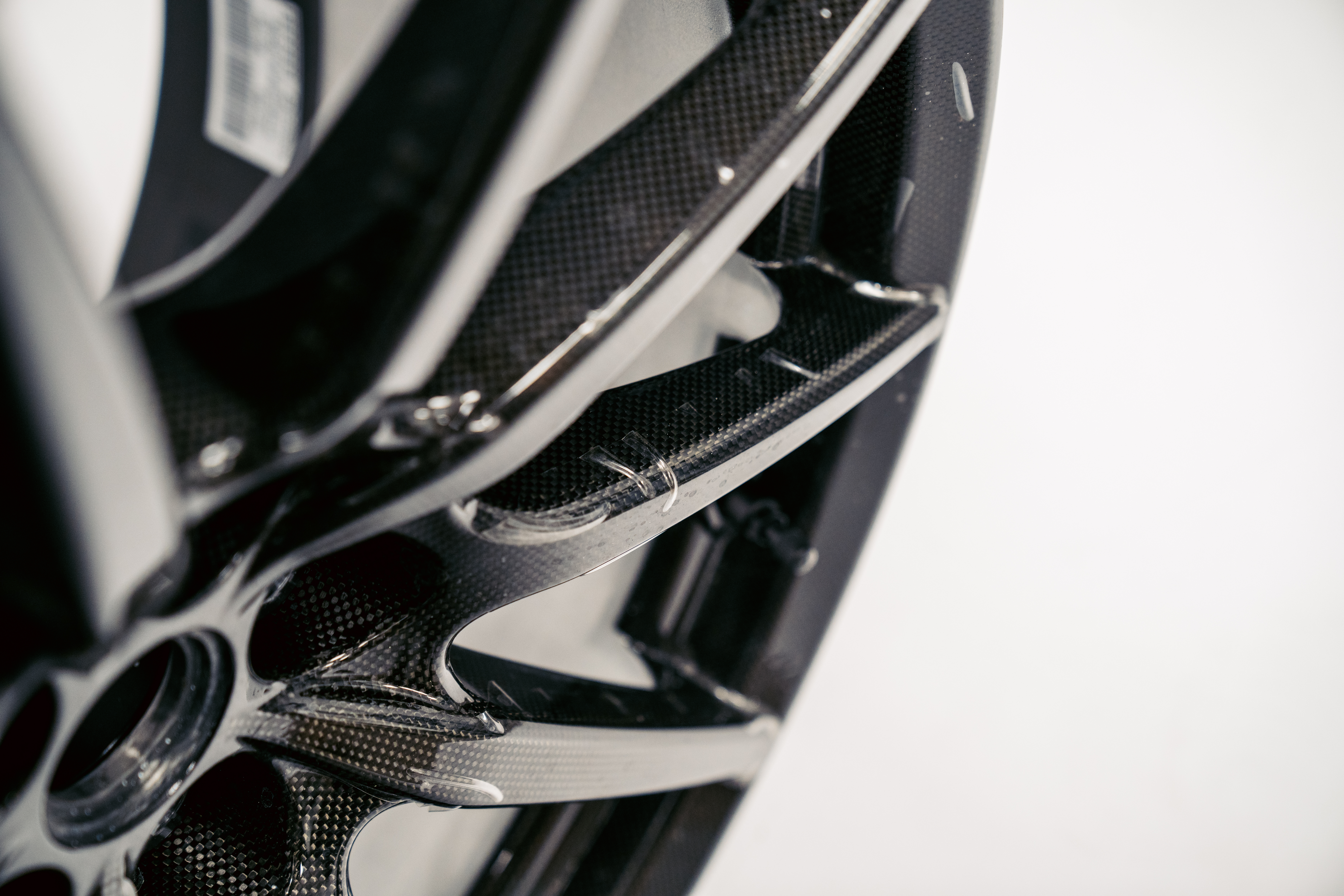 SET OF FERRARI 488 PISTA CARBON FIBRE WHEELS