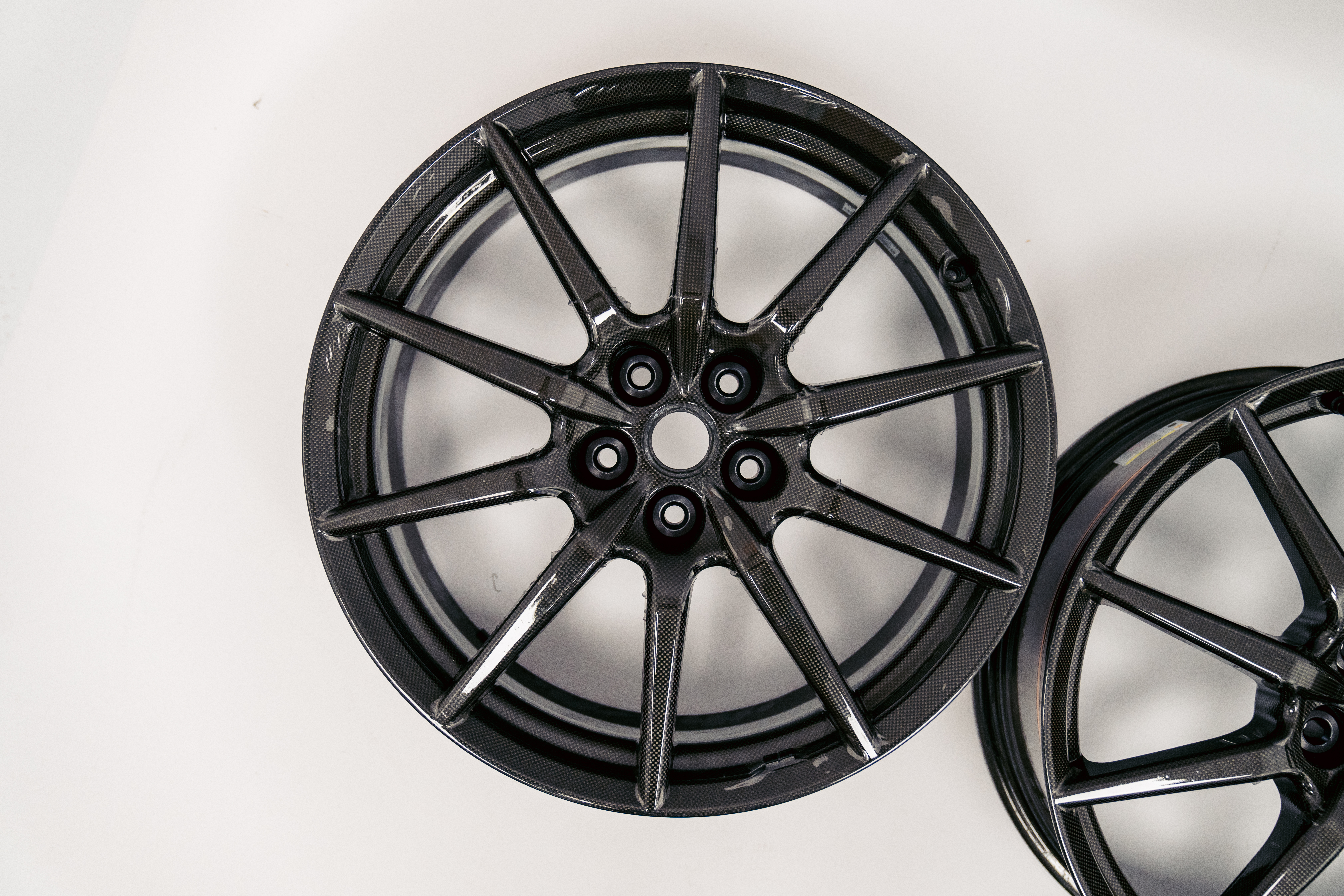 SET OF FERRARI 488 PISTA CARBON FIBRE WHEELS