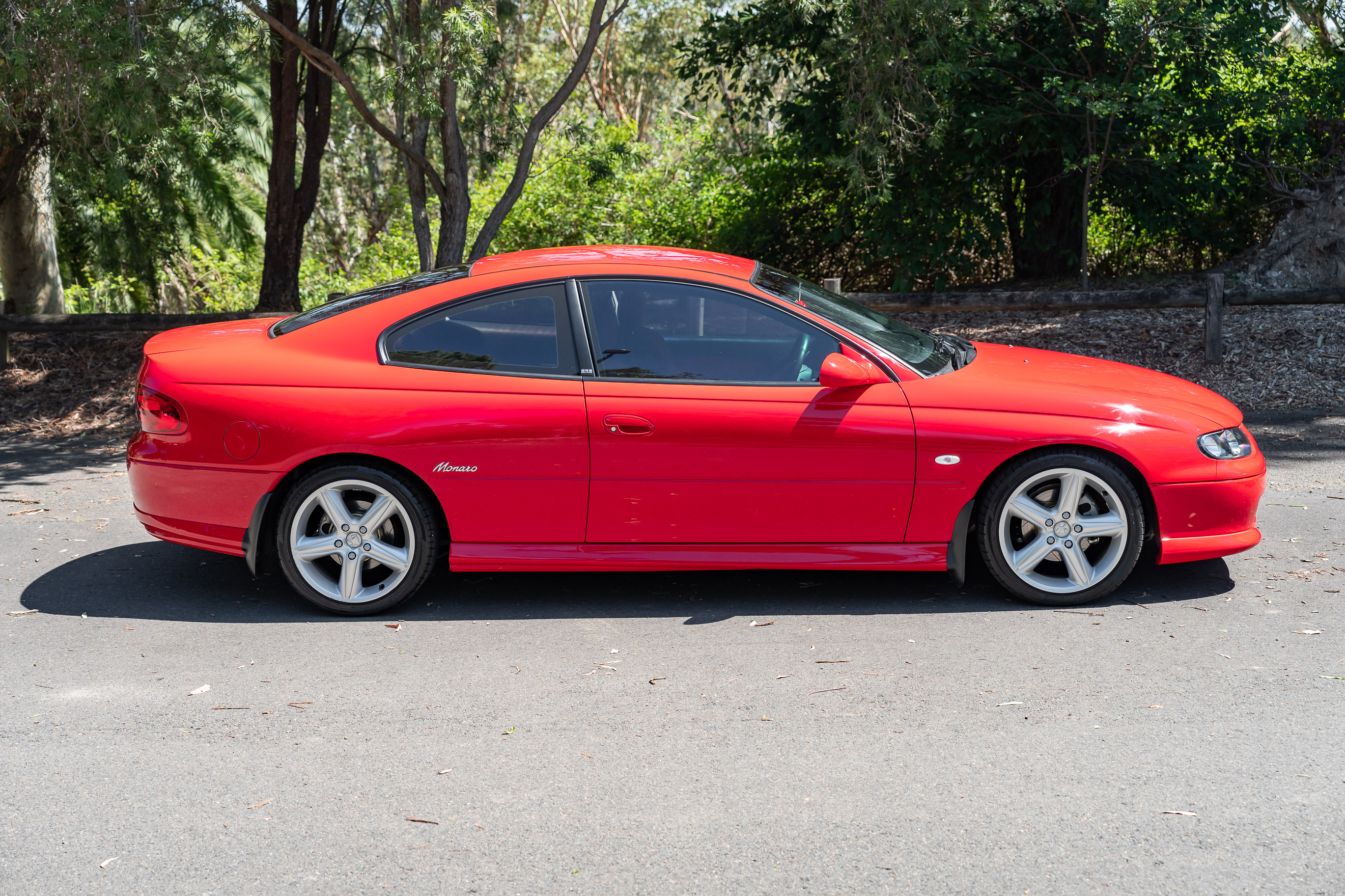 2002 HOLDEN V2 MONARO CV8 - MANUAL - 39,705 KM
