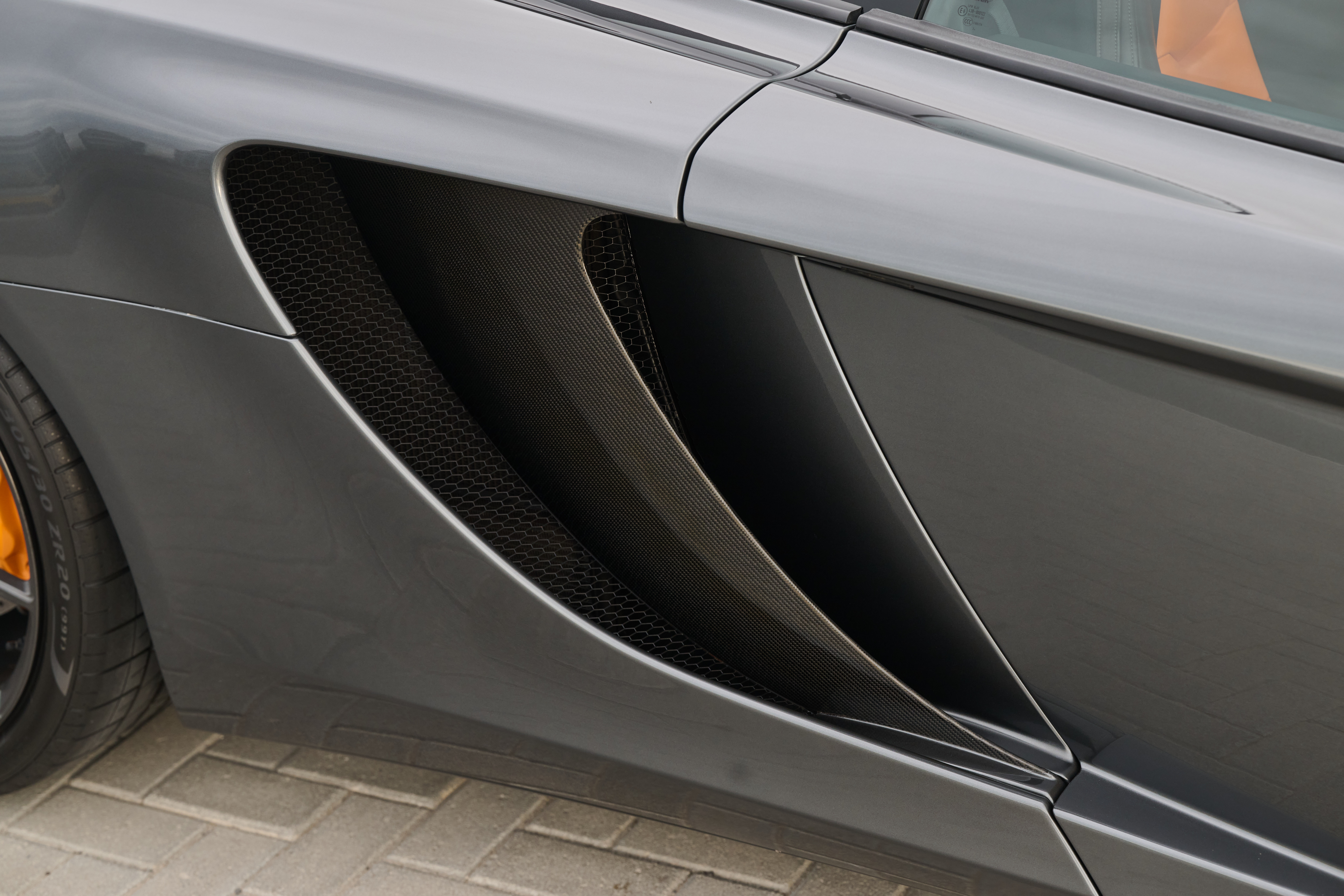 2014 McLaren 12C - 11,300 KM for sale by auction in Dubai, United Arab ...