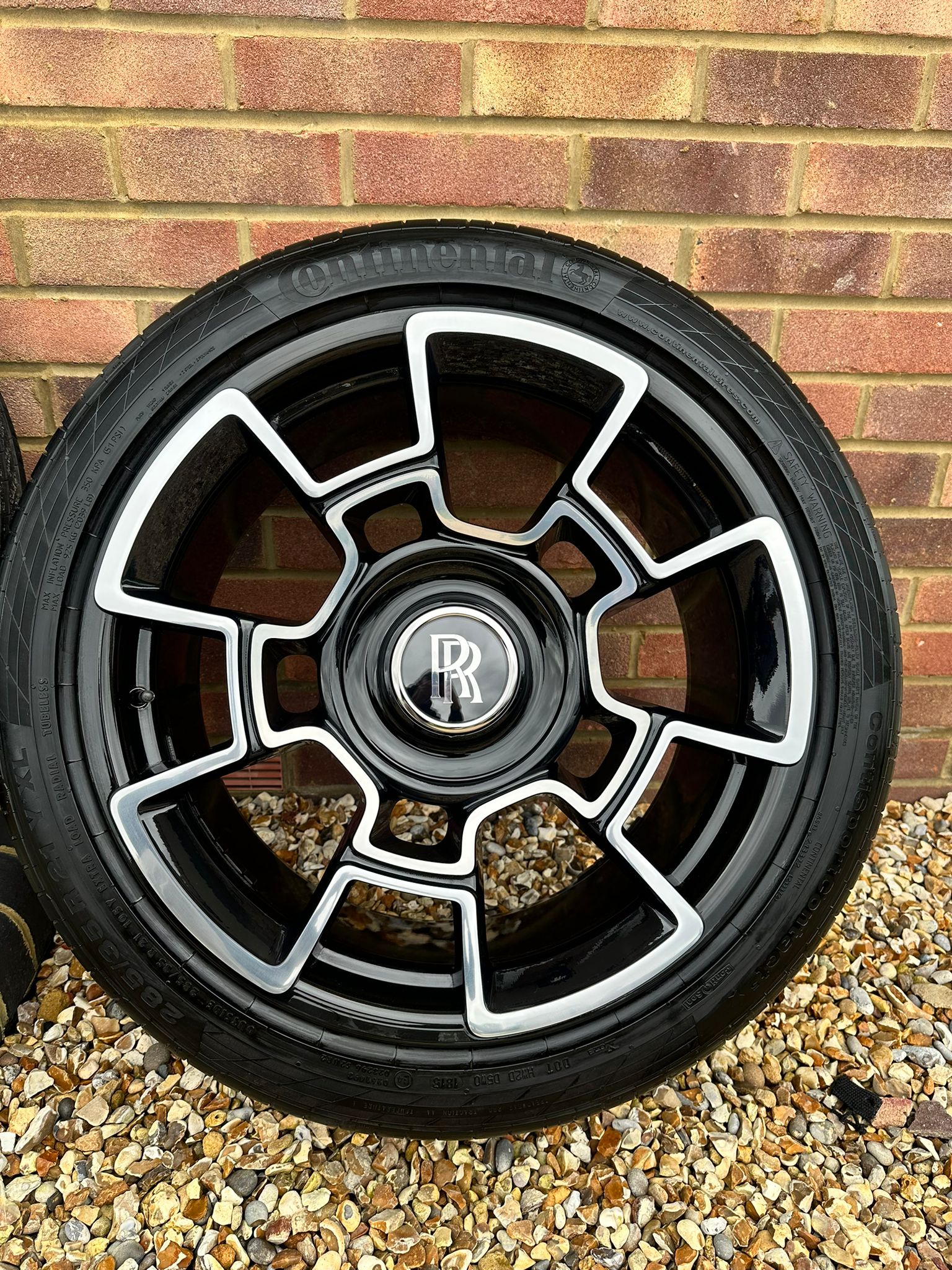 SET OF ROLLS-ROYCE WRAITH WHEELS AND TYRES
