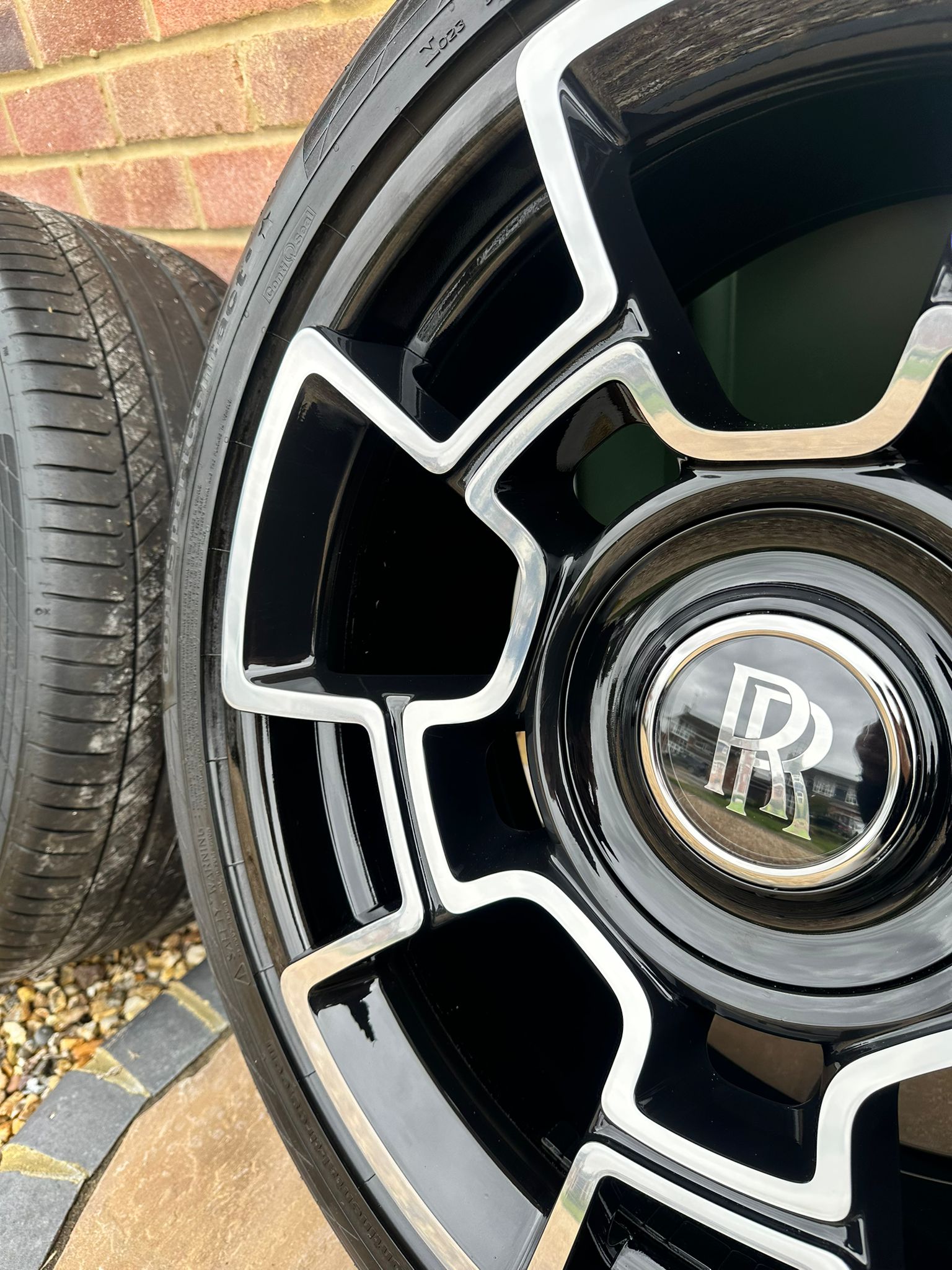 SET OF ROLLS-ROYCE WRAITH WHEELS AND TYRES