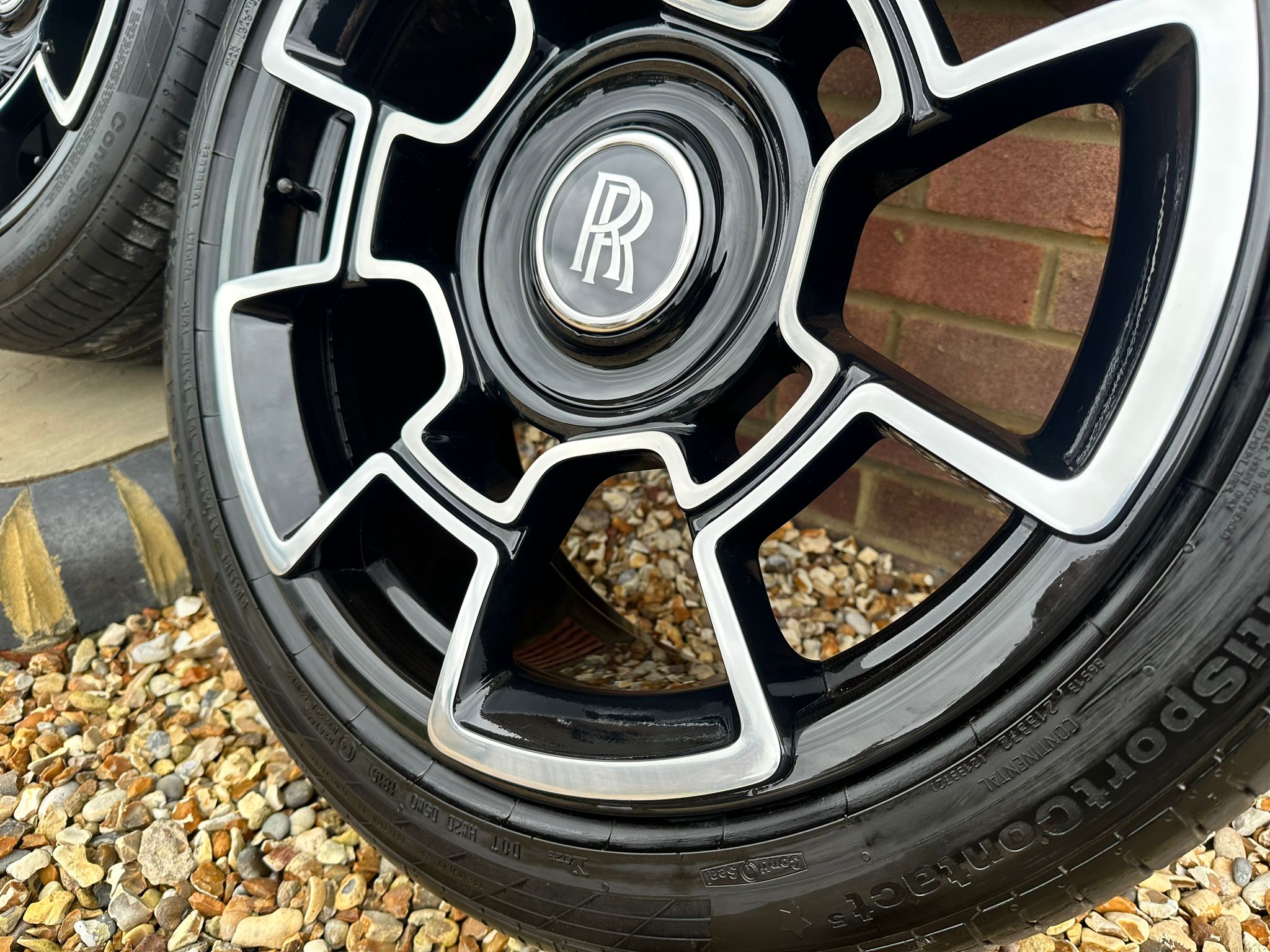 SET OF ROLLS-ROYCE WRAITH WHEELS AND TYRES