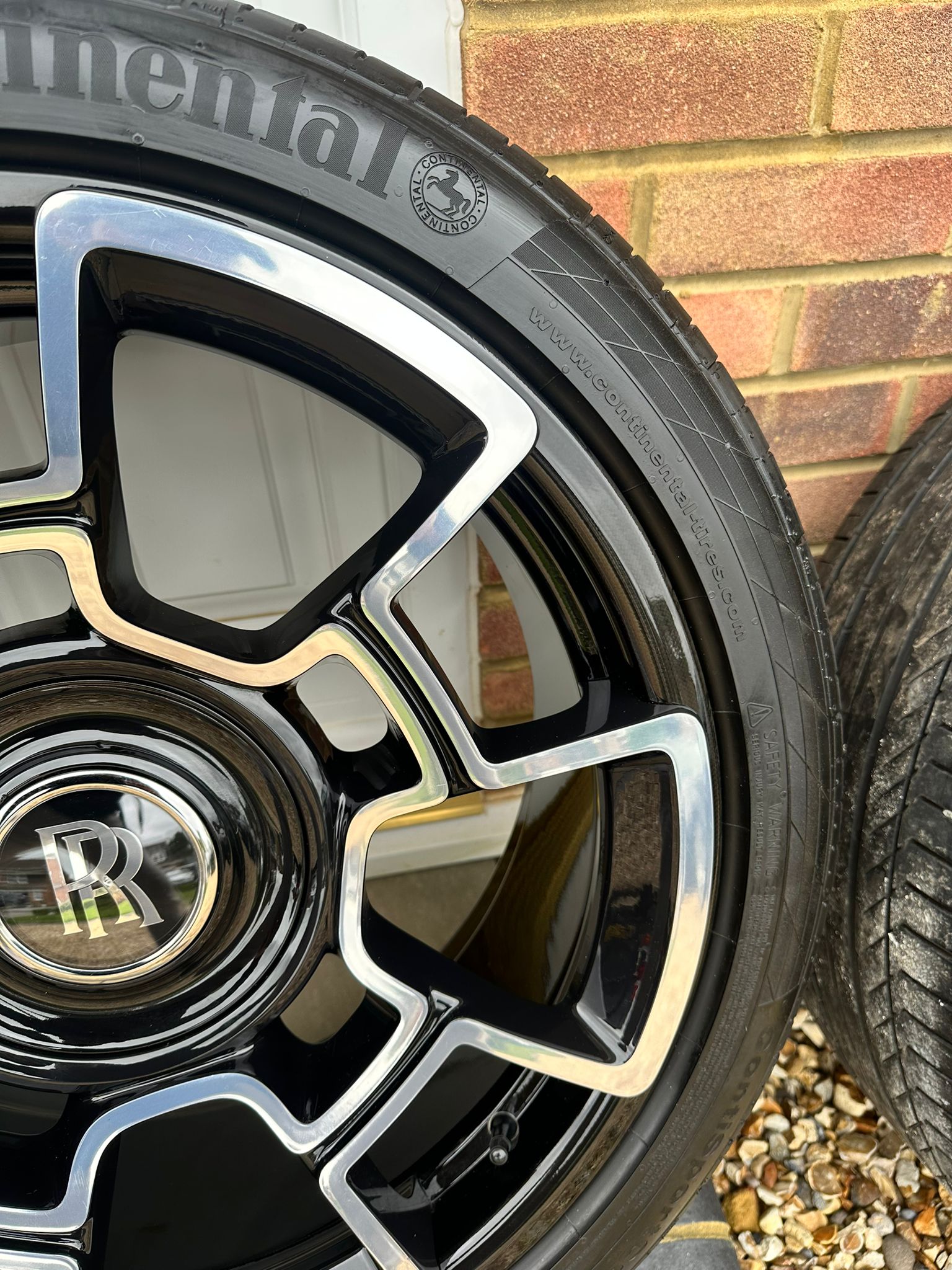 SET OF ROLLS-ROYCE WRAITH WHEELS AND TYRES