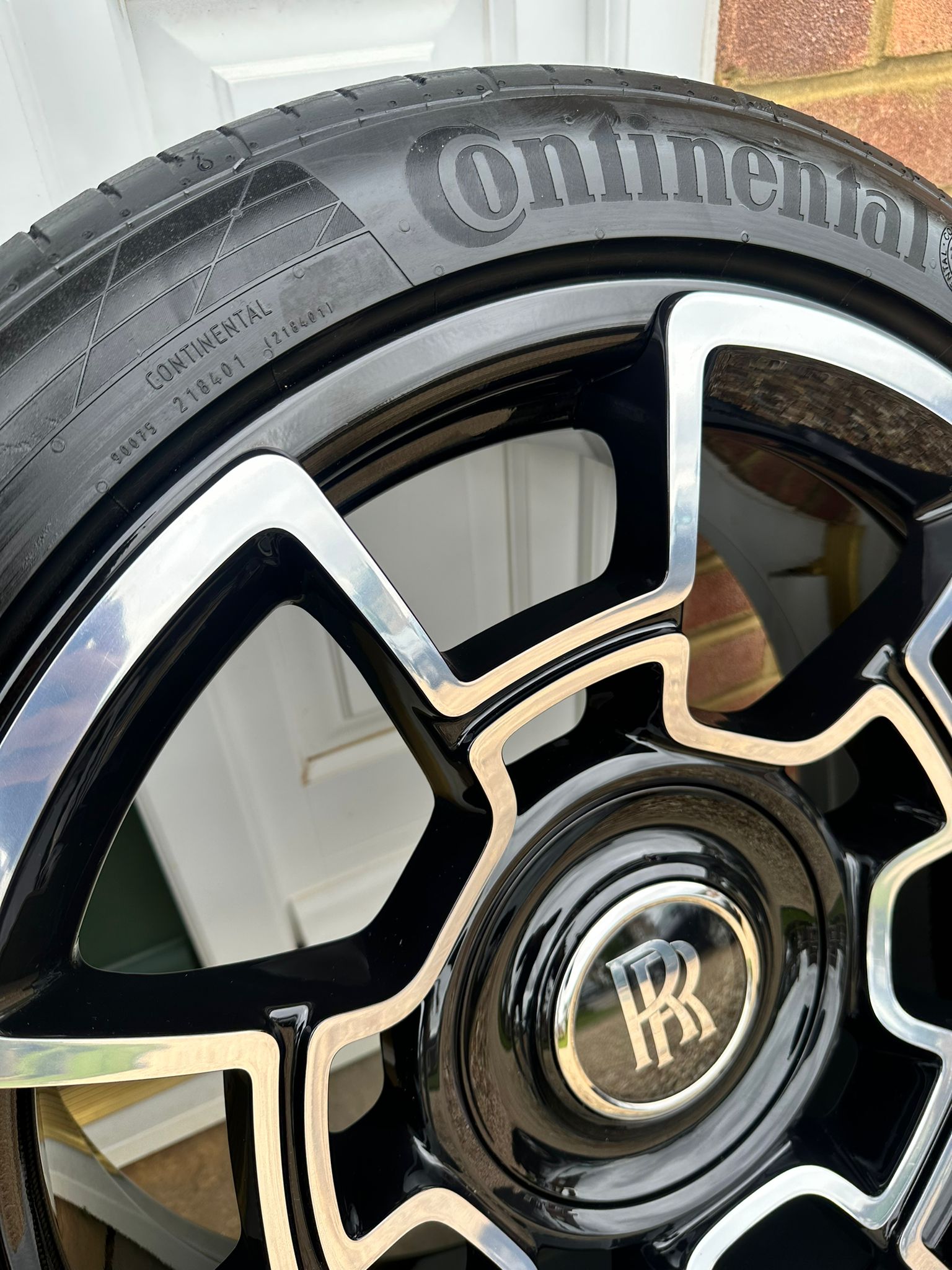 SET OF ROLLS-ROYCE WRAITH WHEELS AND TYRES