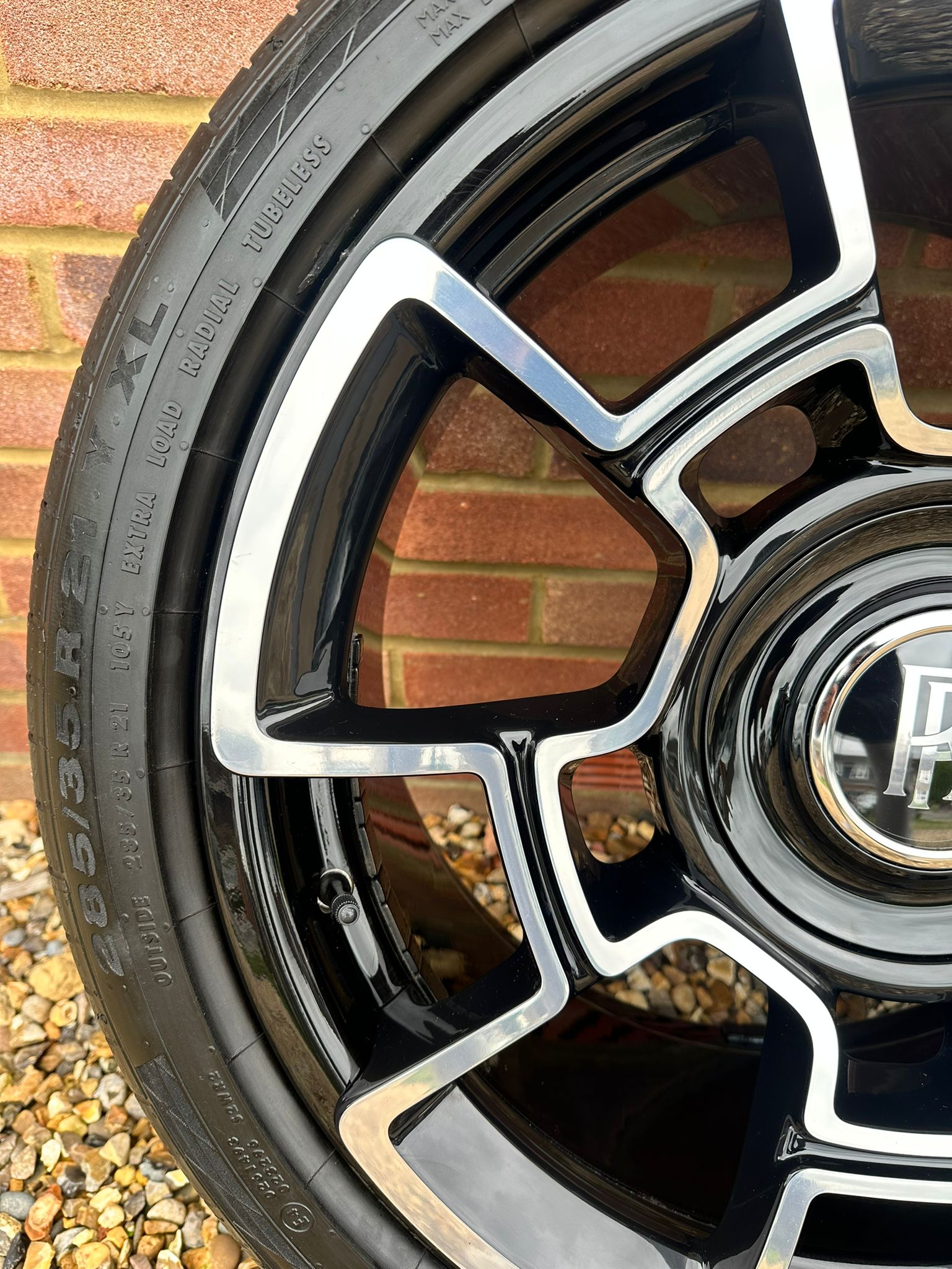SET OF ROLLS-ROYCE WRAITH WHEELS AND TYRES