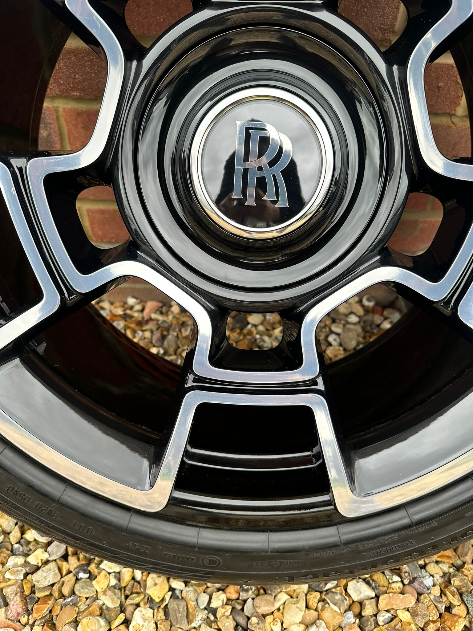 SET OF ROLLS-ROYCE WRAITH WHEELS AND TYRES