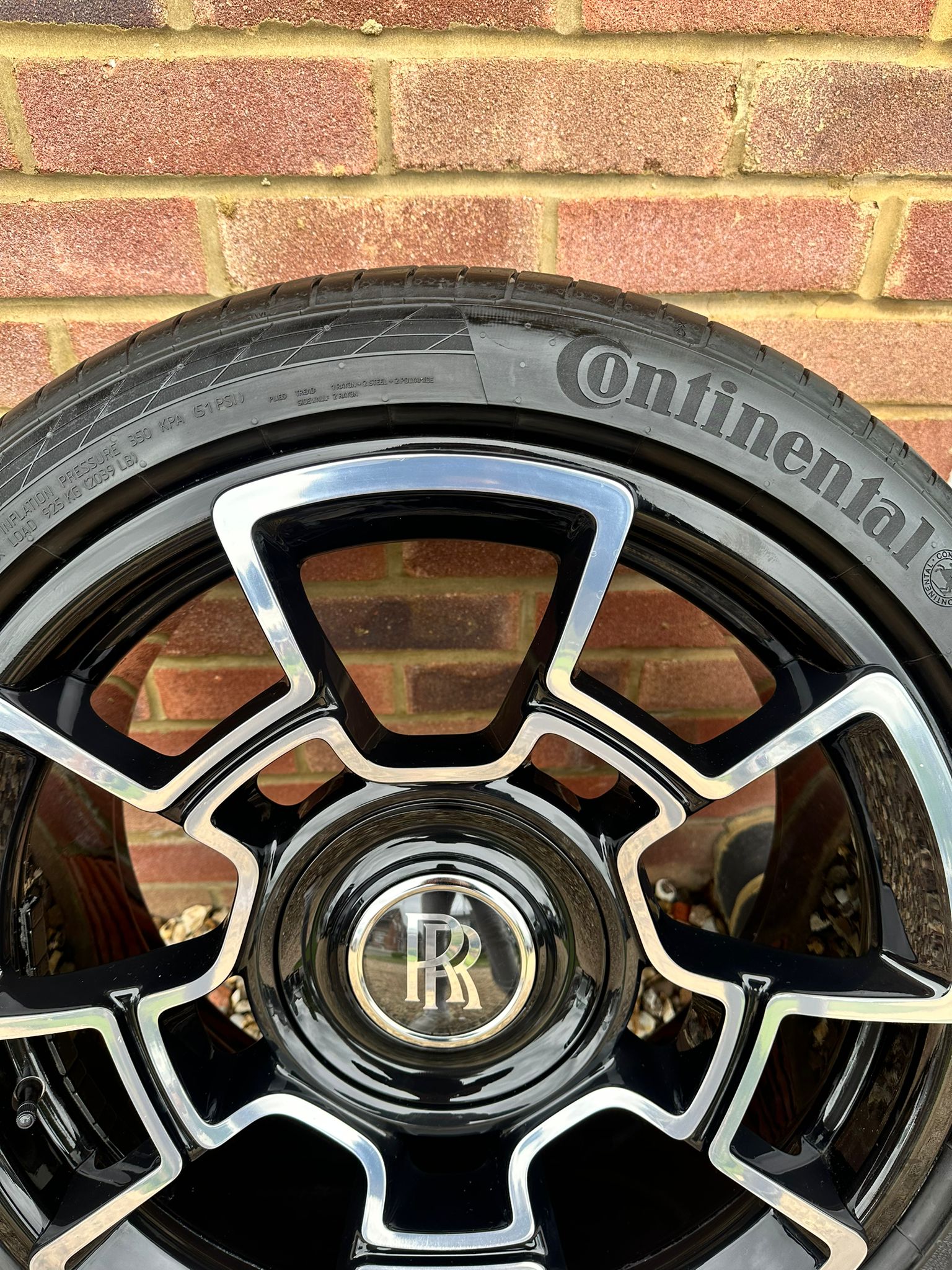 SET OF ROLLS-ROYCE WRAITH WHEELS AND TYRES