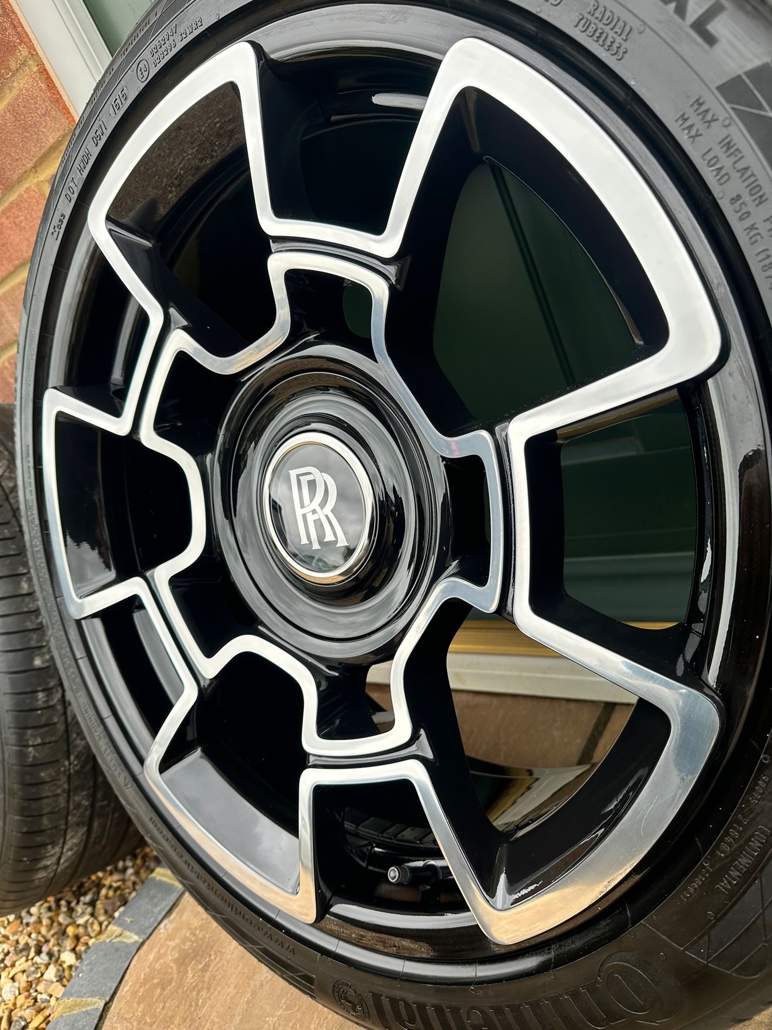 SET OF ROLLS-ROYCE WRAITH WHEELS AND TYRES