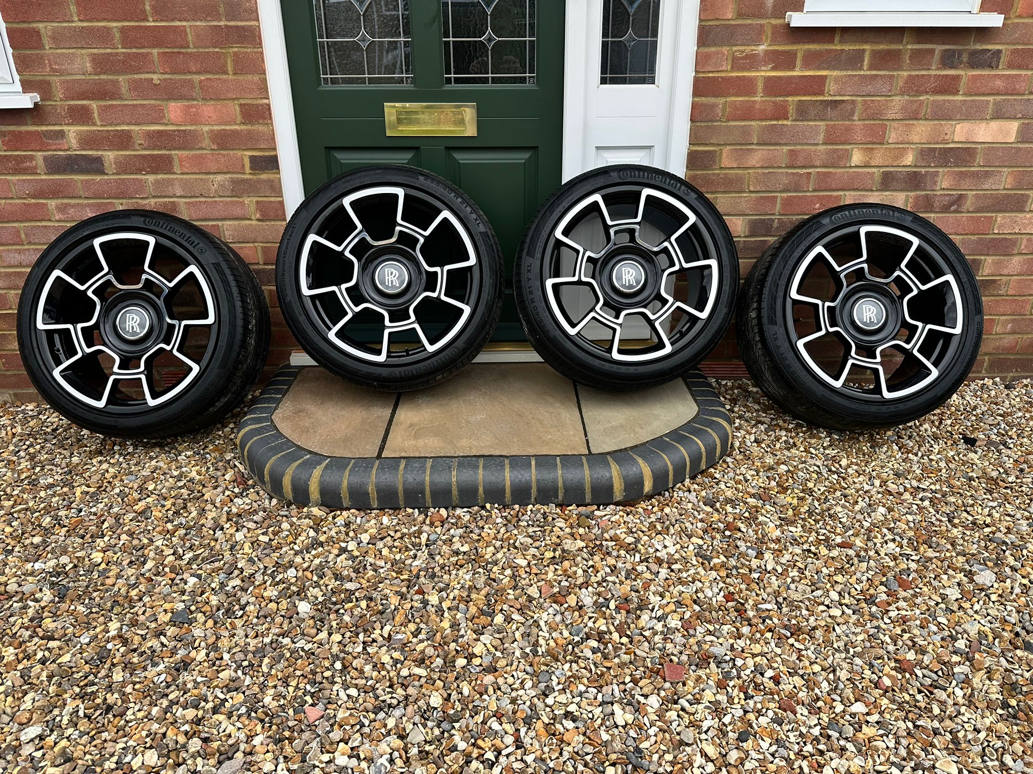 SET OF ROLLS-ROYCE WRAITH WHEELS AND TYRES