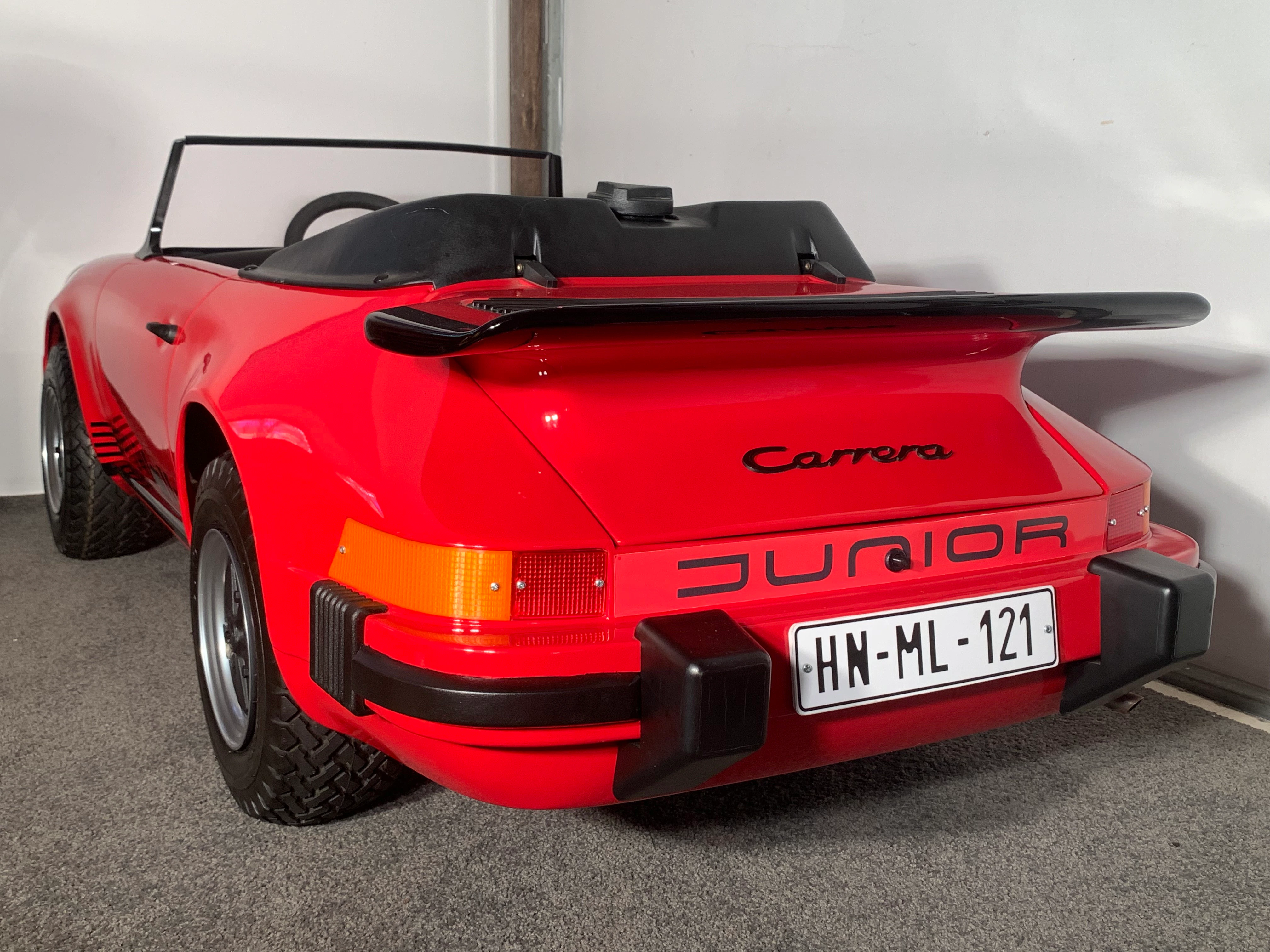 PORSCHE 911 CARRERA JUNIOR CHILDREN'S CAR