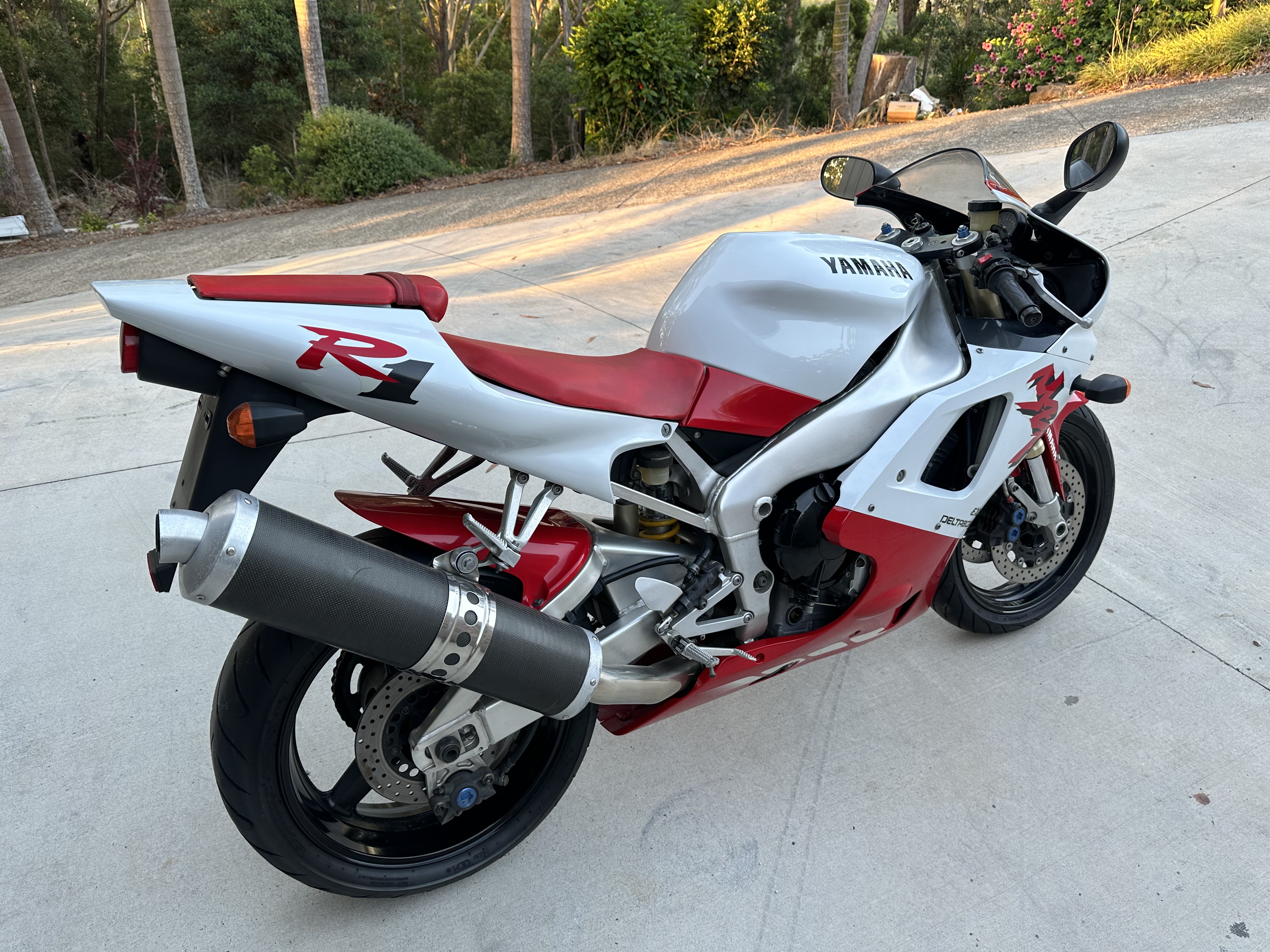 1998 YAMAHA YZF-R1