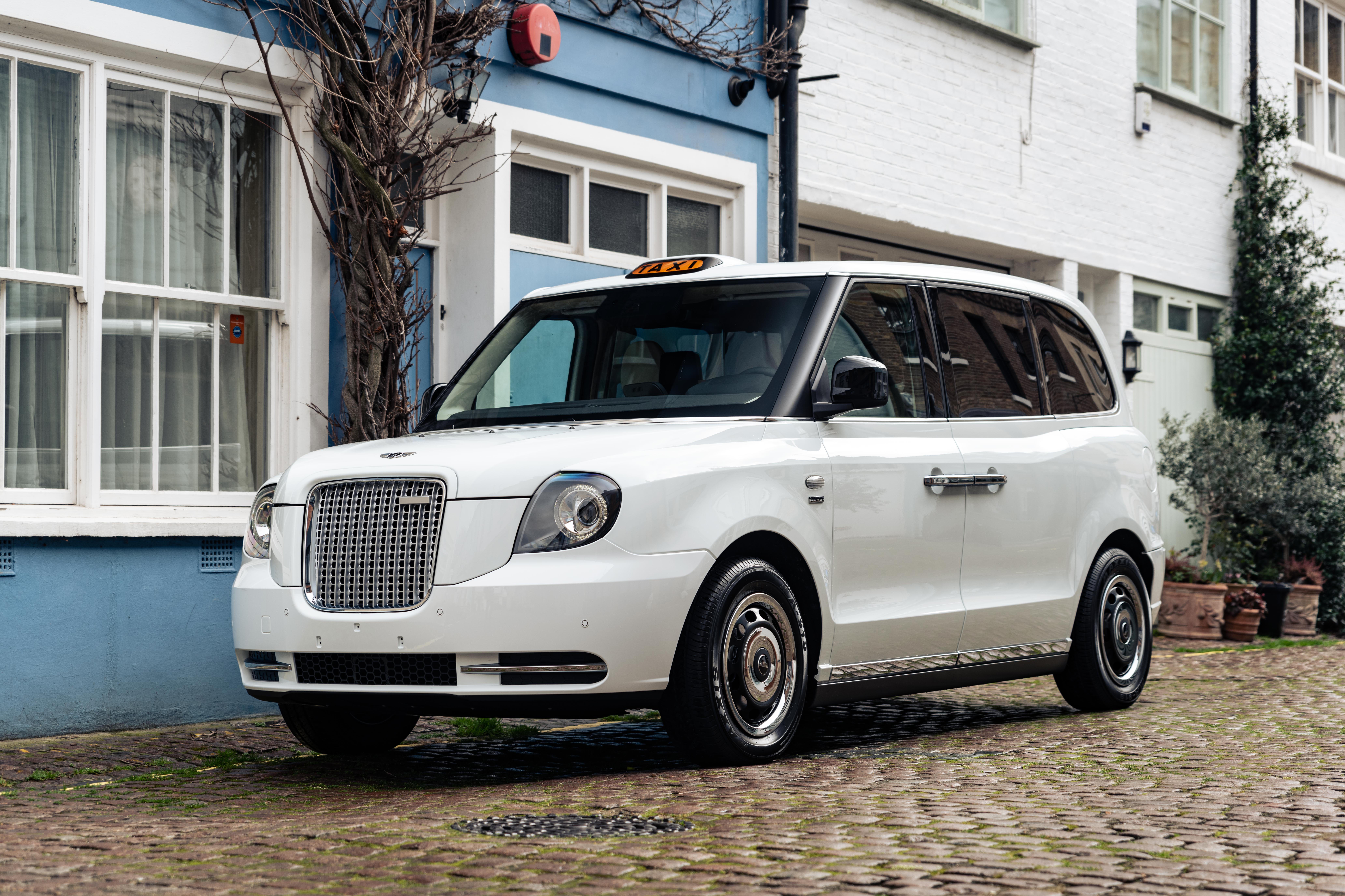 2022 LEVC TX SUTTON VIP CLASS - 190 MILES - VAT Q