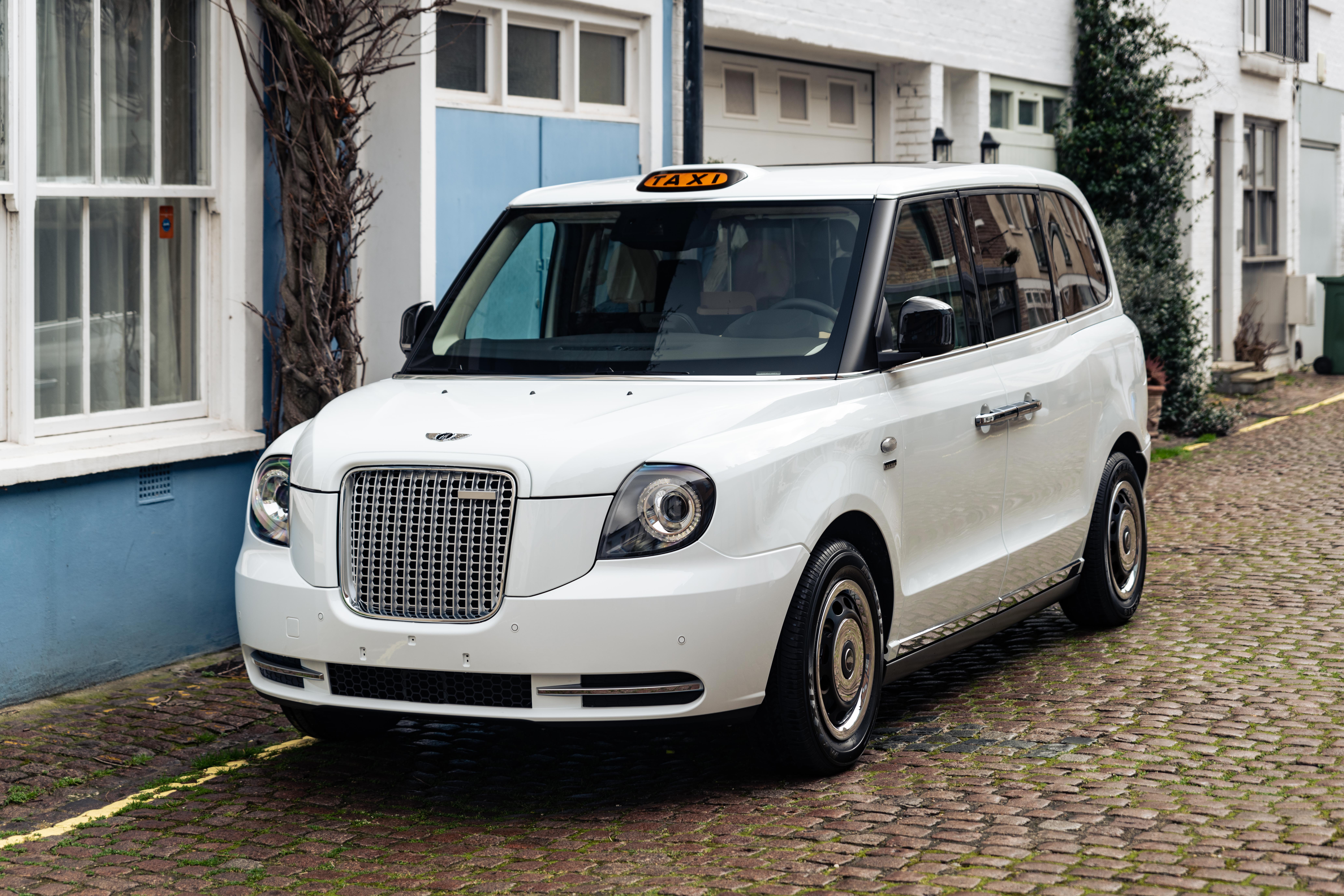 2022 LEVC TX SUTTON VIP CLASS - 190 MILES - VAT Q for sale by auction ...