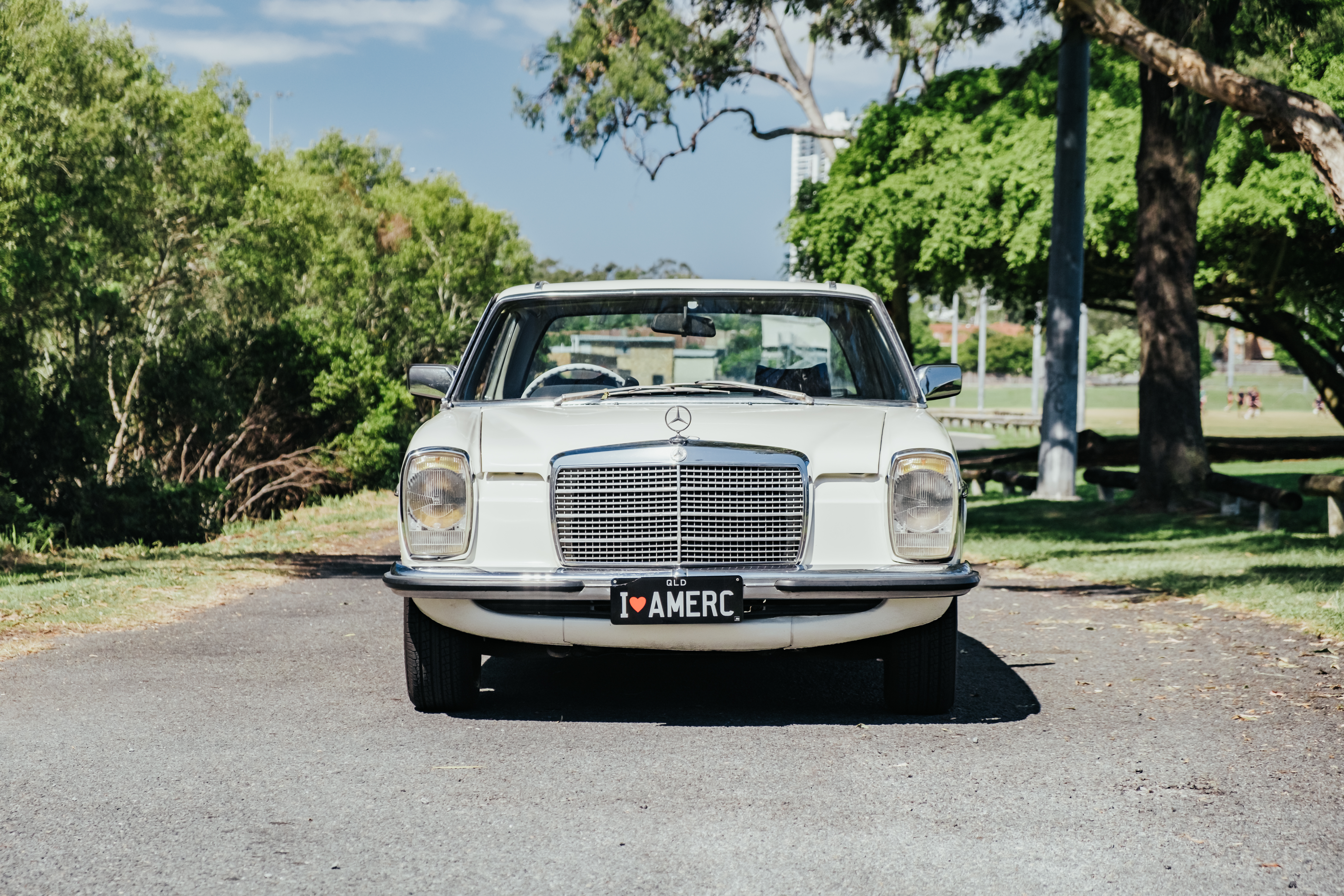 1974 MERCEDES-BENZ (W114) 250 C COUPE