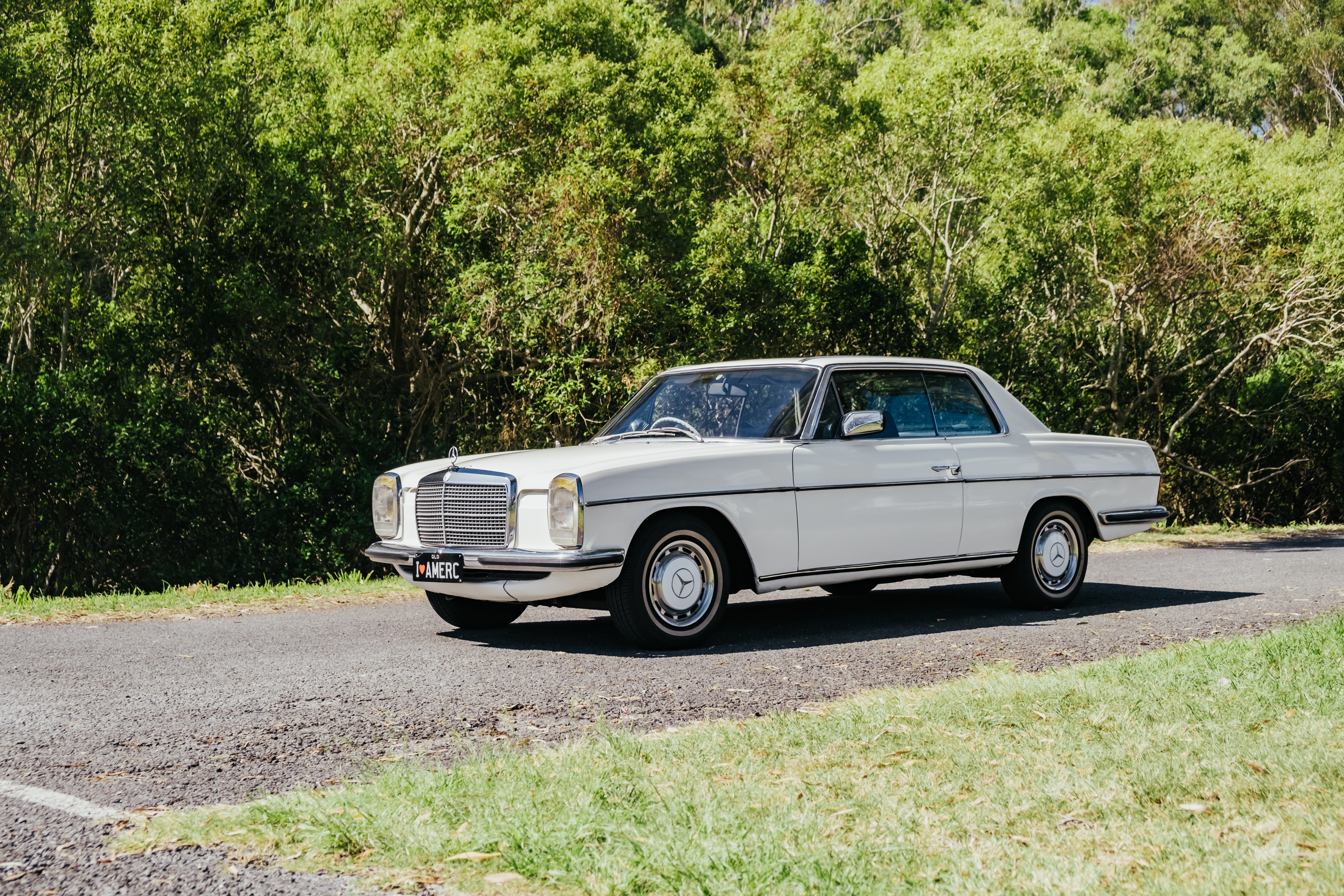 1974 MERCEDES-BENZ (W114) 250 C COUPE