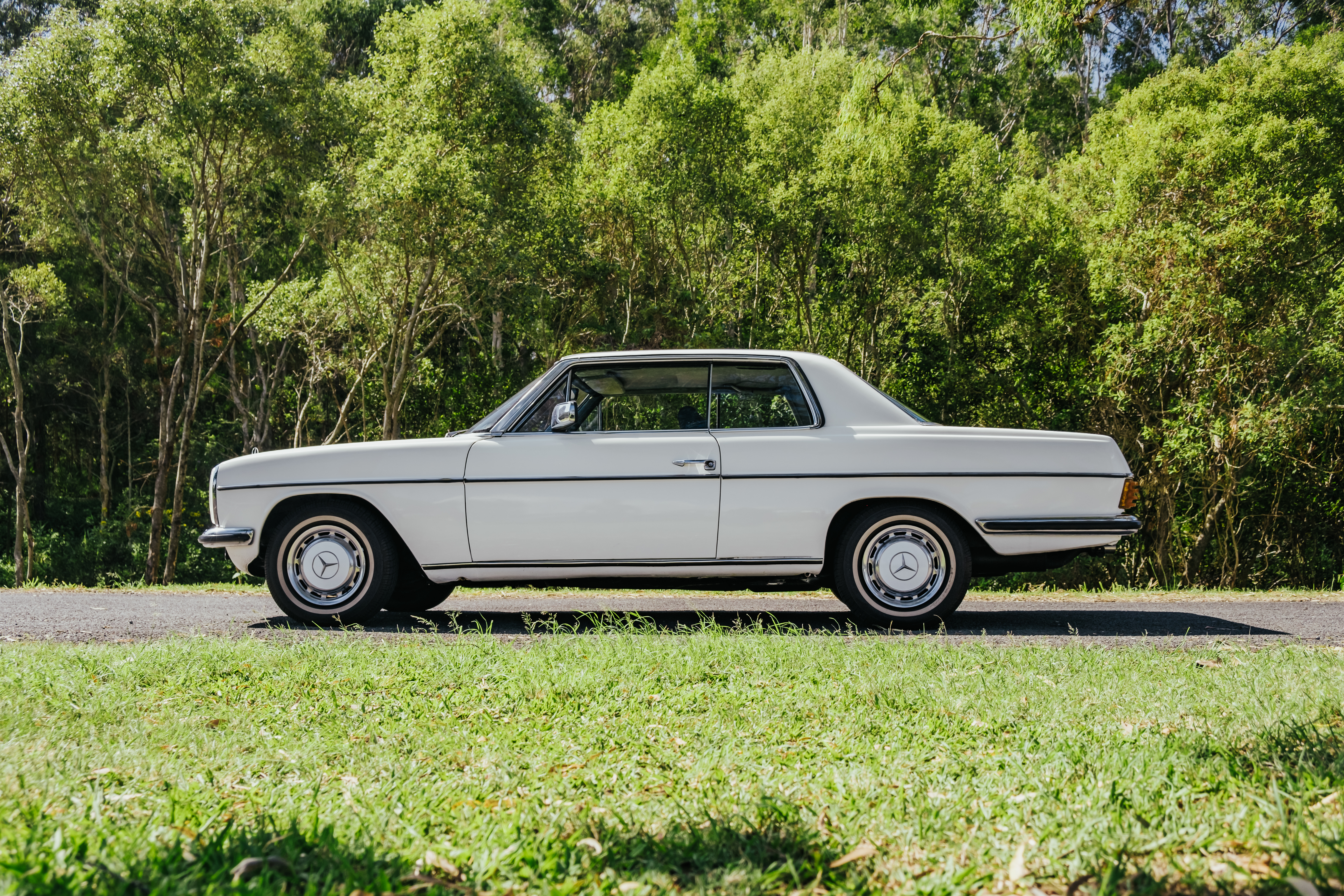 1974 MERCEDES-BENZ (W114) 250 C COUPE