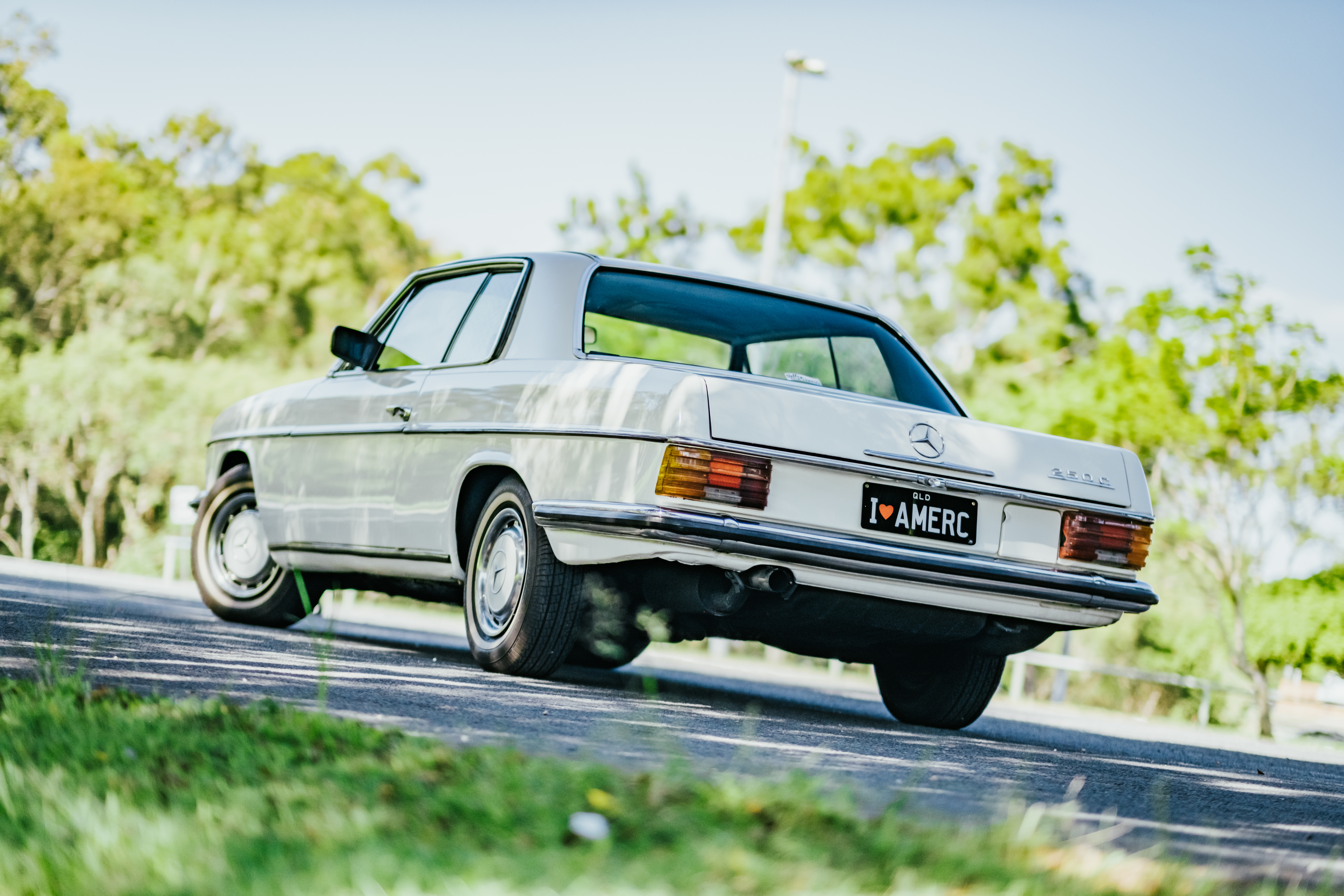 1974 MERCEDES-BENZ (W114) 250 C COUPE