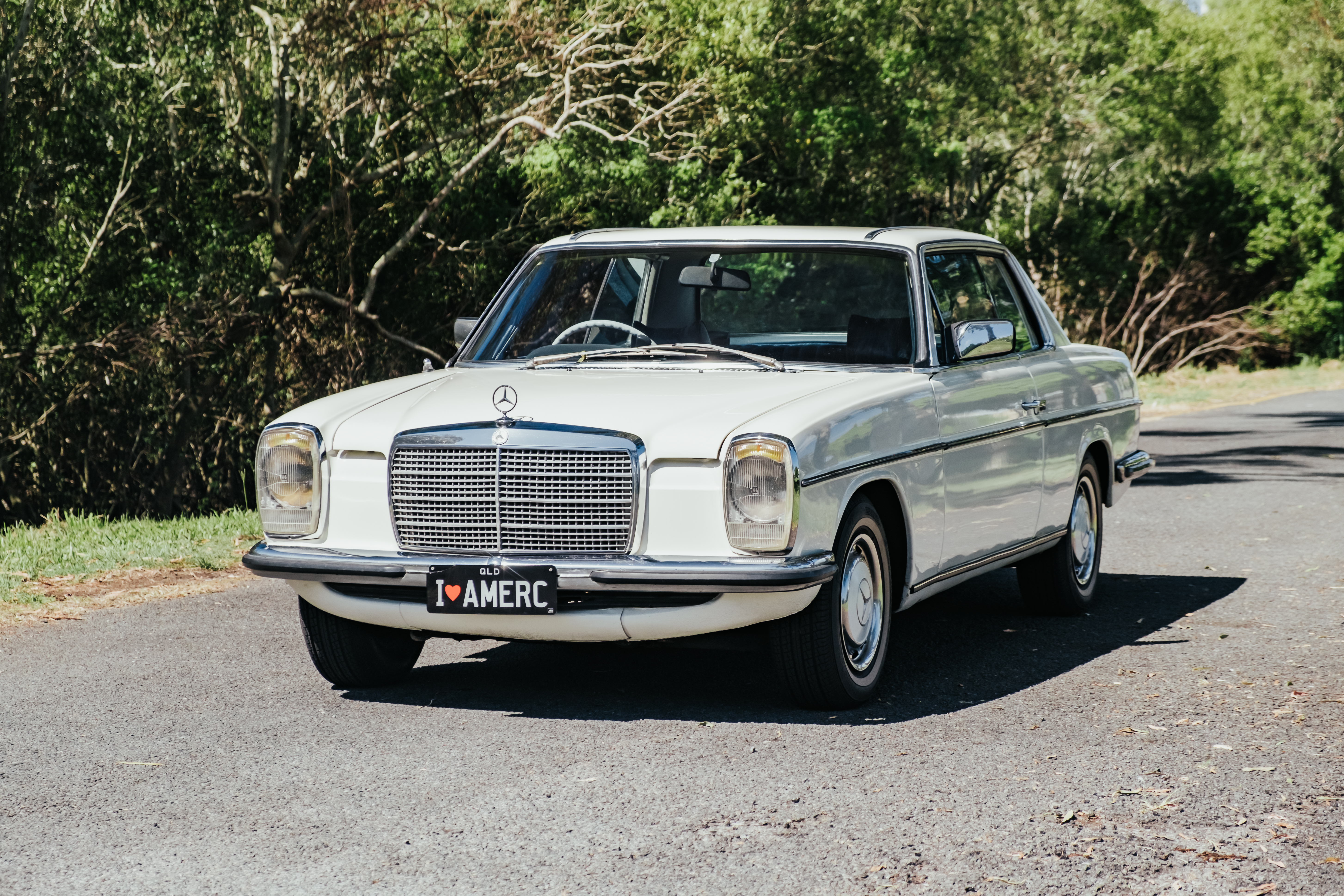 1974 MERCEDES-BENZ (W114) 250 C COUPE