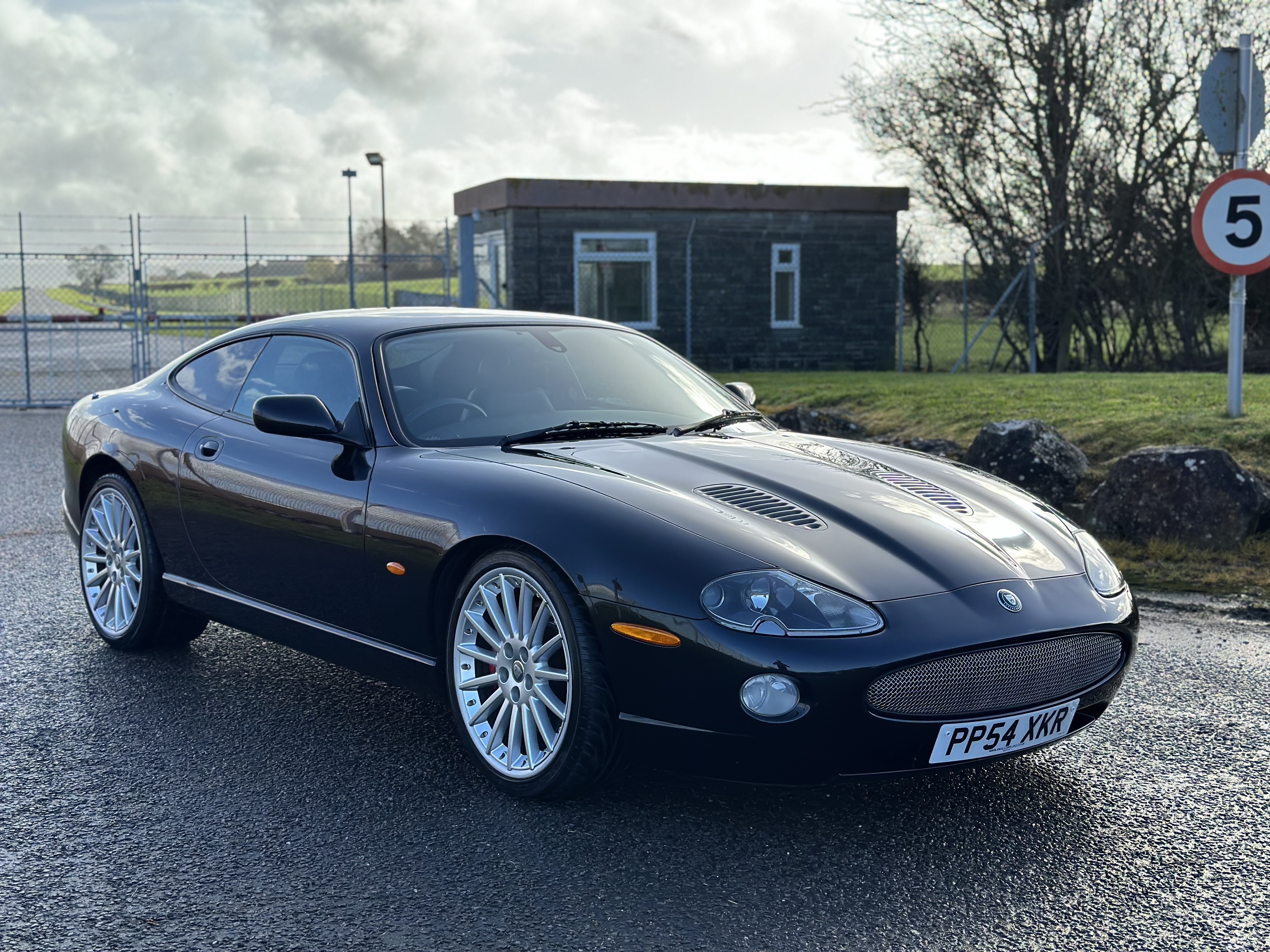 2004 JAGUAR XKR 4.2 COUPE - BLACK KNIGHT EDITION