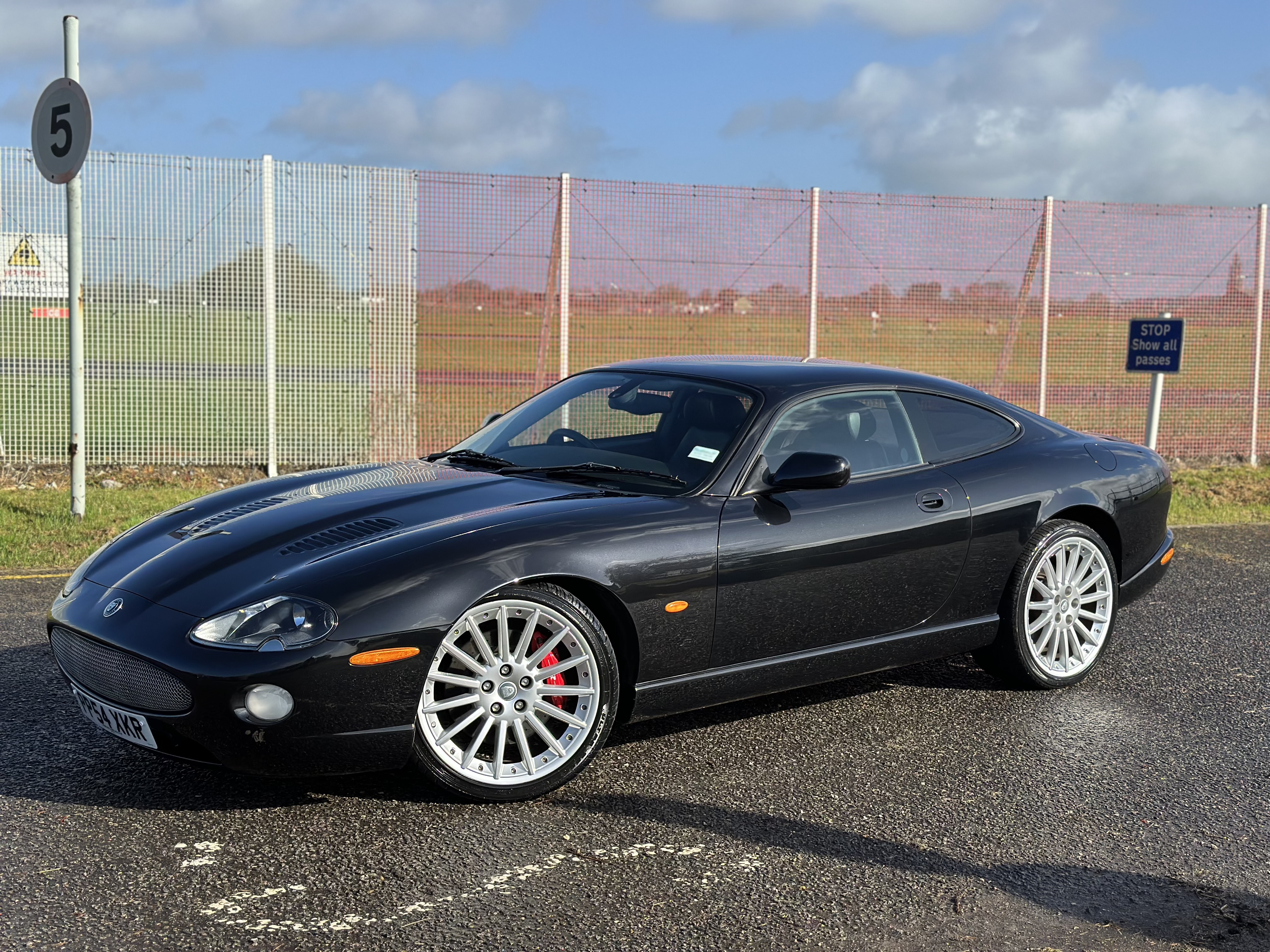 2004 JAGUAR XKR 4.2 COUPE - BLACK KNIGHT EDITION