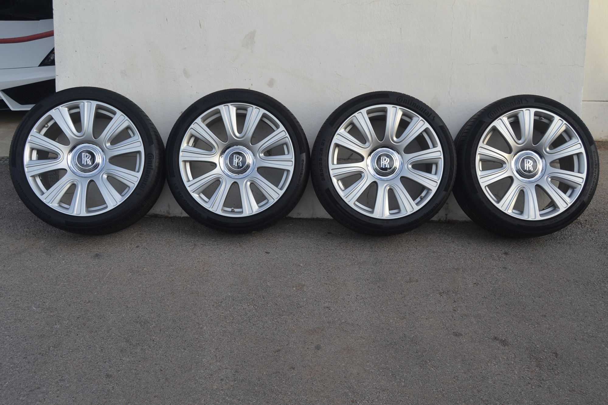SET OF ROLLS-ROYCE WRAITH WHEELS AND TYRES for sale by auction in ...