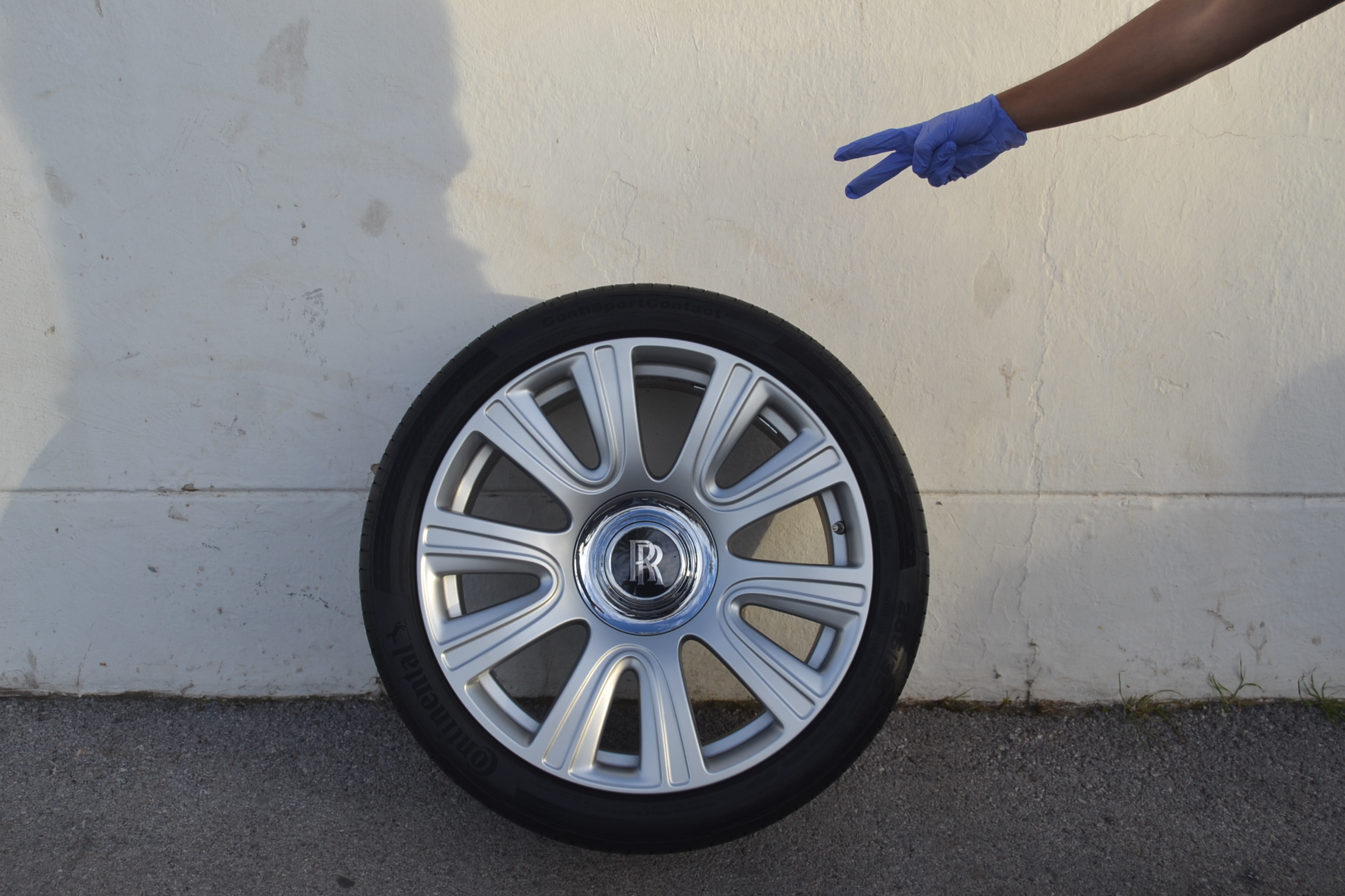 SET OF ROLLS-ROYCE WRAITH WHEELS AND TYRES