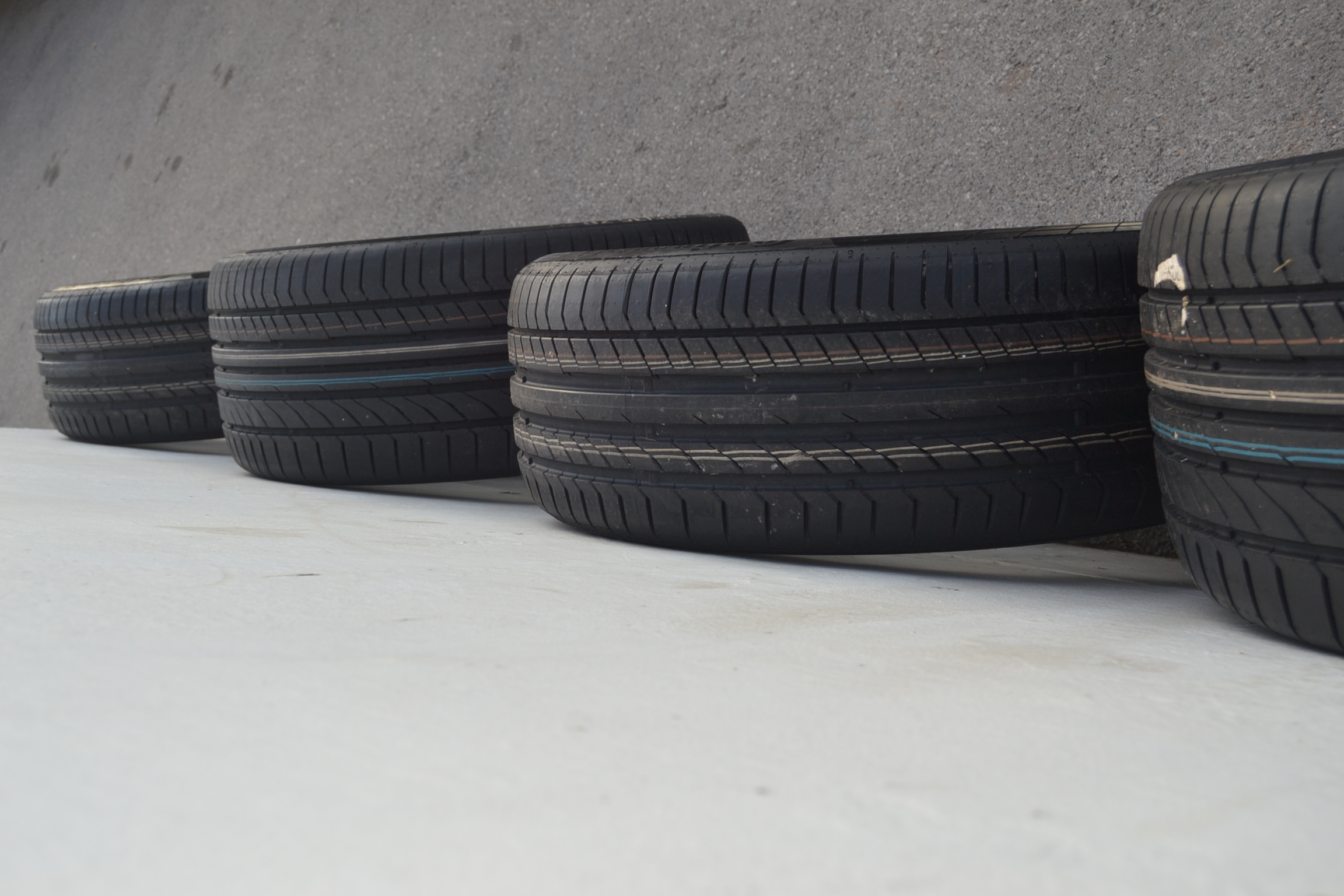 SET OF ROLLS-ROYCE WRAITH WHEELS AND TYRES